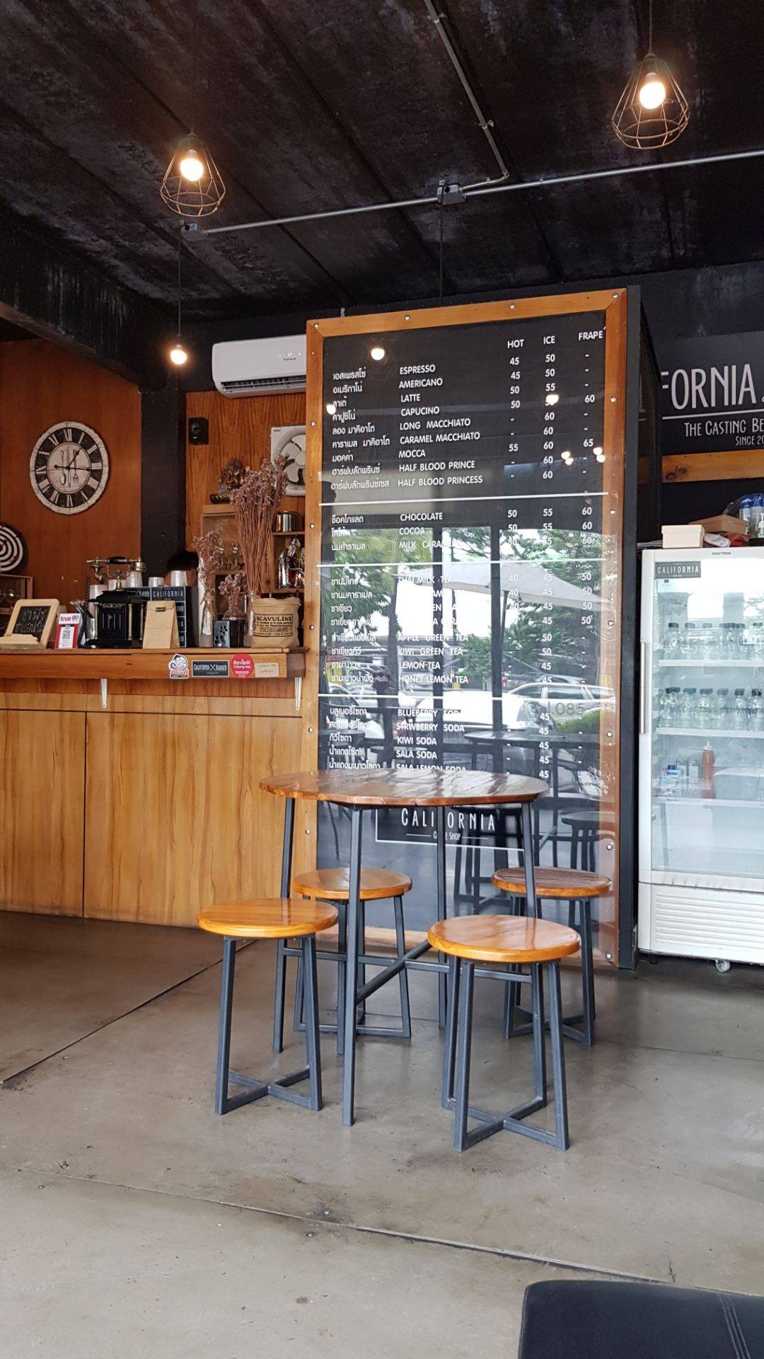 รีวิว California Barber & Coffee Shop - อร่อยดีอะกาแฟกับชาก็เข้ากันแปลก ...