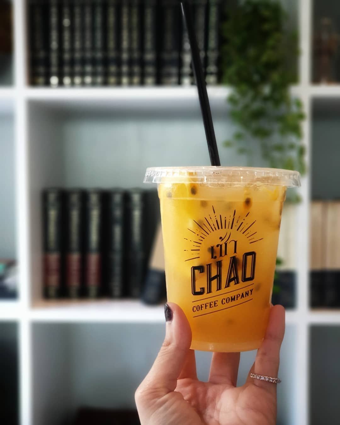รีวิว Chao Coffee Company - ร้านกาแฟคลาสสิก อยู่หน้าโรงแรมสุโกศล เปิดเช้า ตามขื่อร้านเลยค่ะ