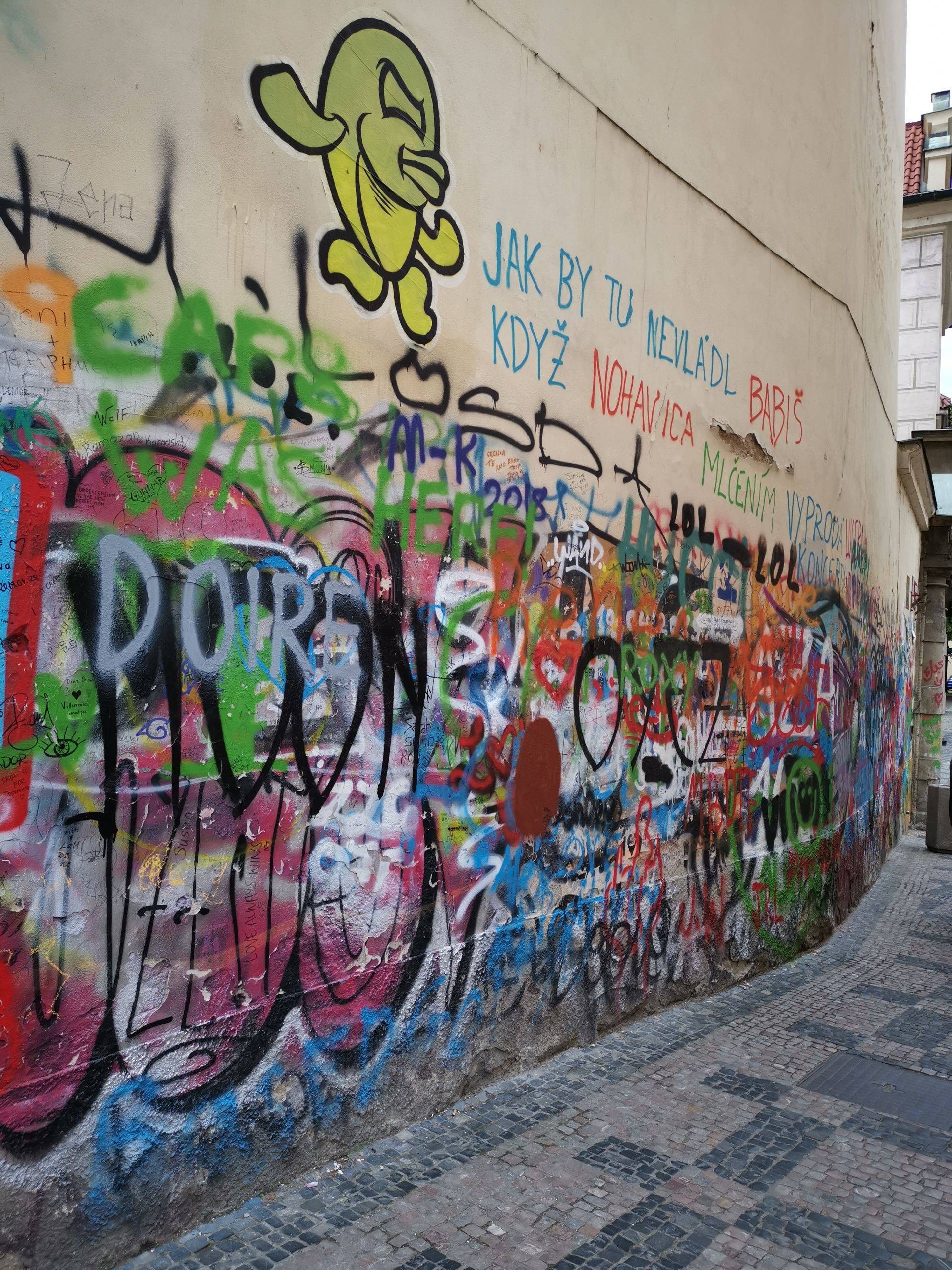 Lennon Wall - รีวิวสถานที่ท่องเที่ยว