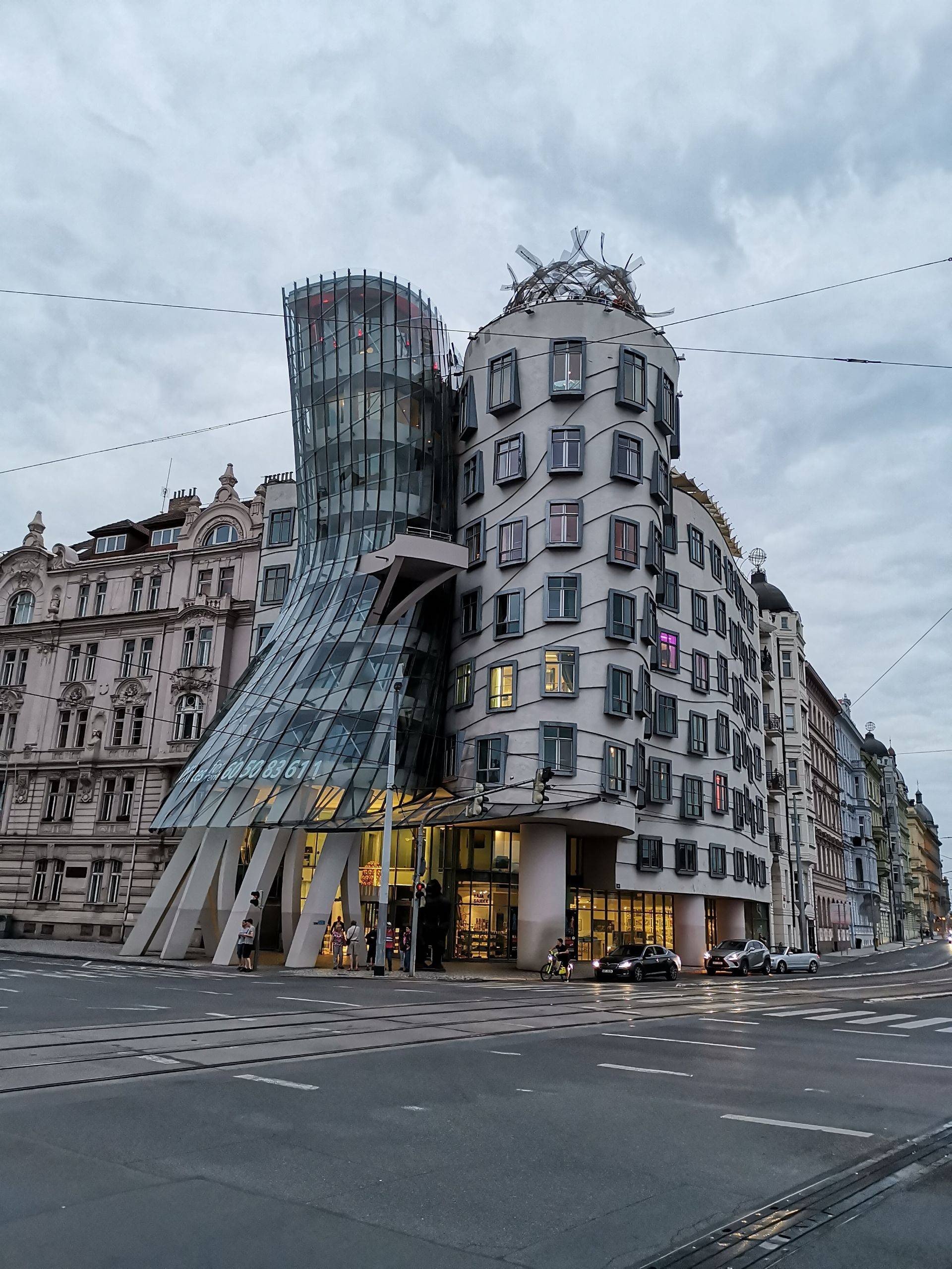 Dancing House - รีวิวสถานที่ท่องเที่ยว - Wongnai