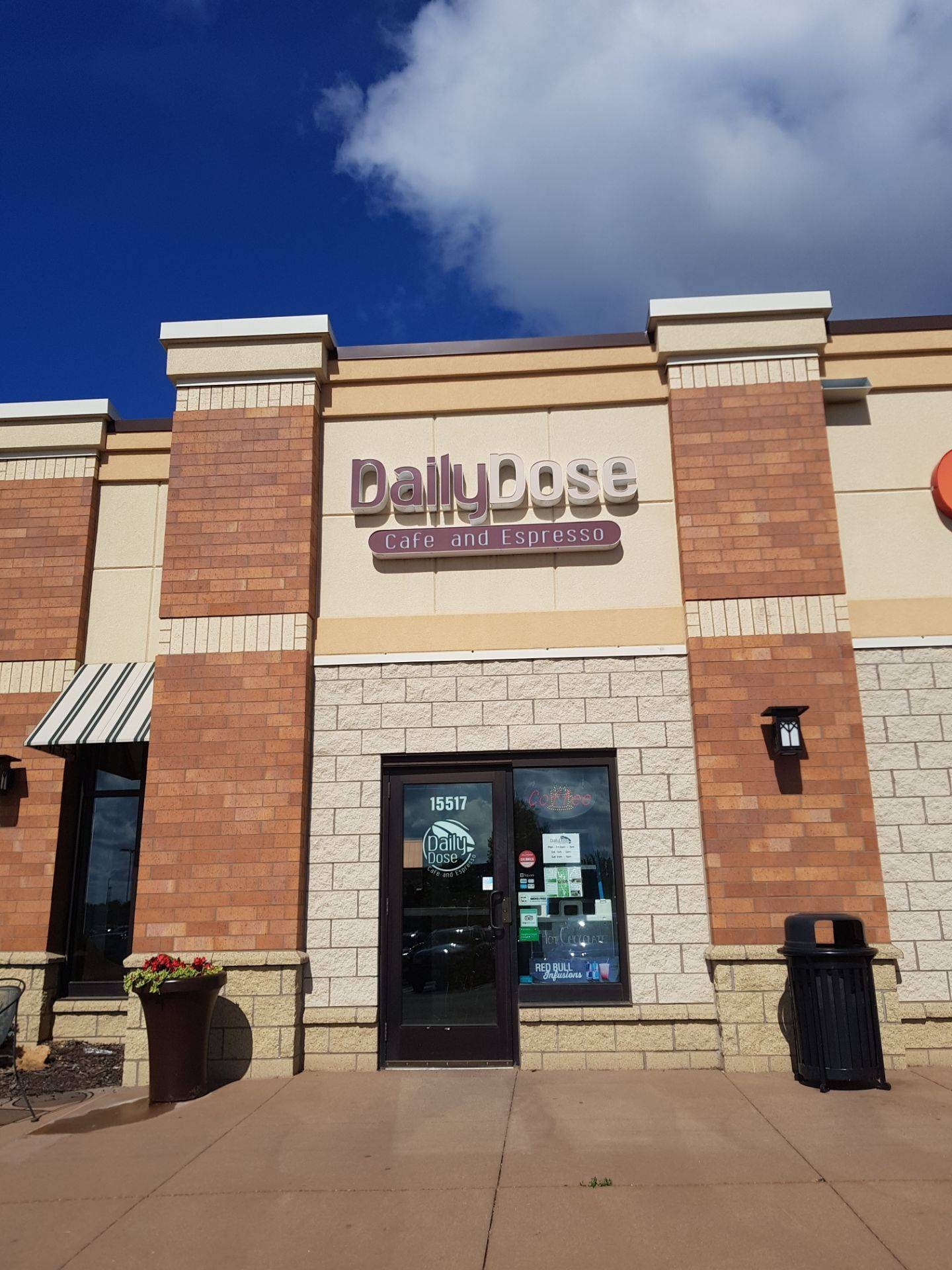 รีวิว Daily Dose Cafe & Espresso Maple Grove - a very cute cup of latte