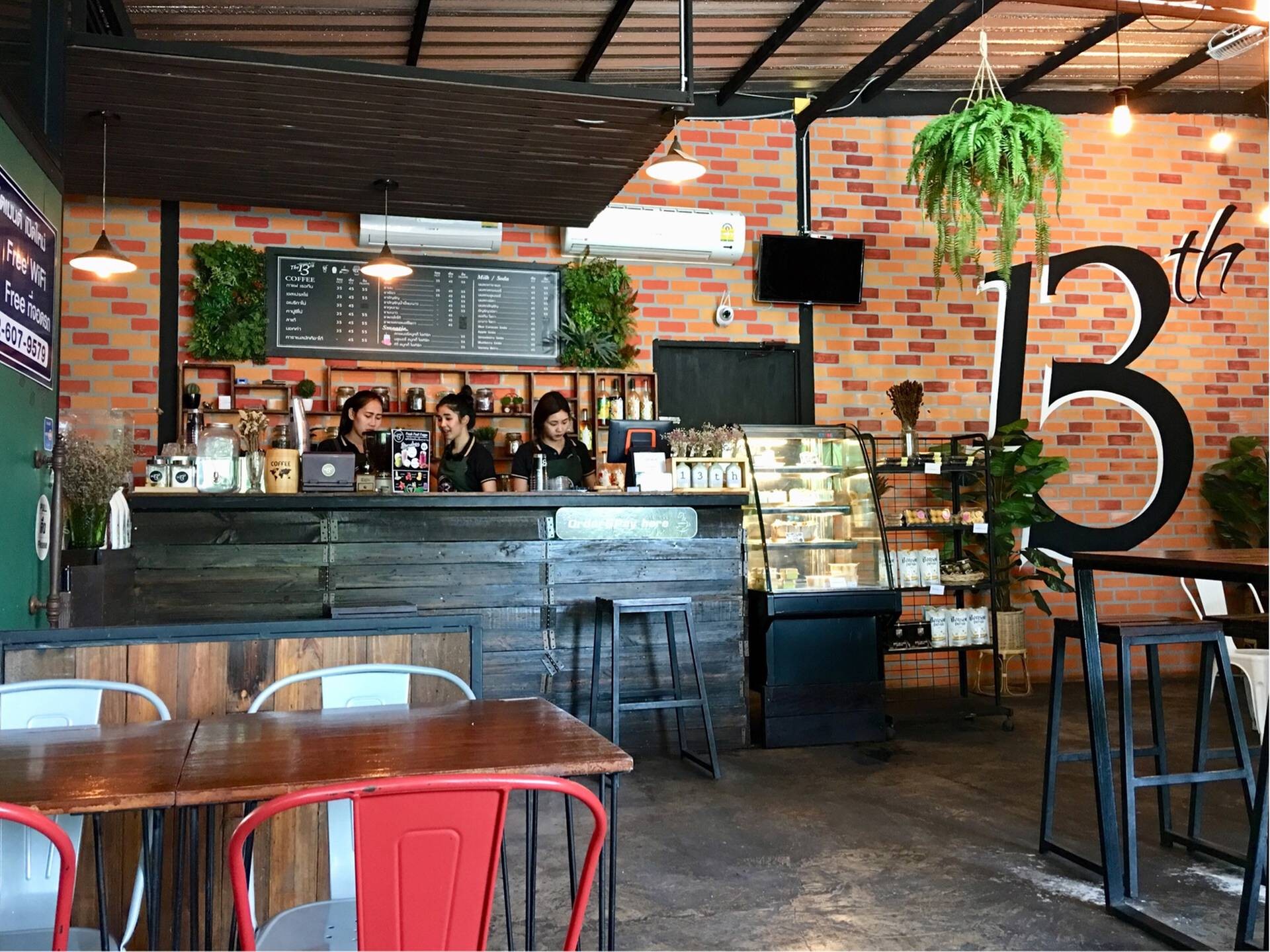 รีวิว 13th Cafe & Bar - บรรยากาศดี เครื่องดื่มก็ดี - Wongnai