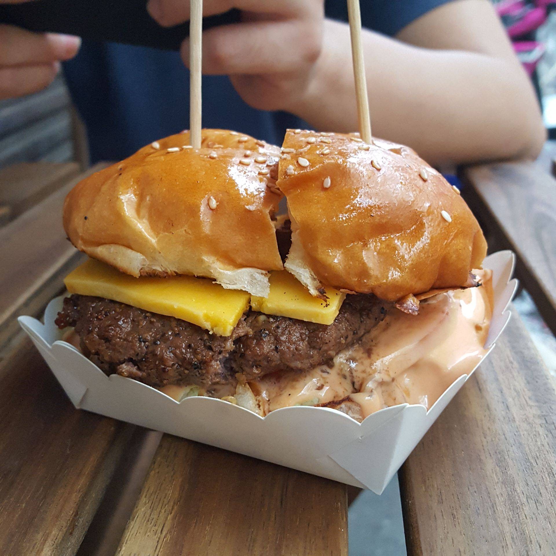 รีวิว DANIEL THAIGER BURGER ศูนย์วิจัย - อร่อยดี... แต่ไม่ถึงขั้นต้อง ...