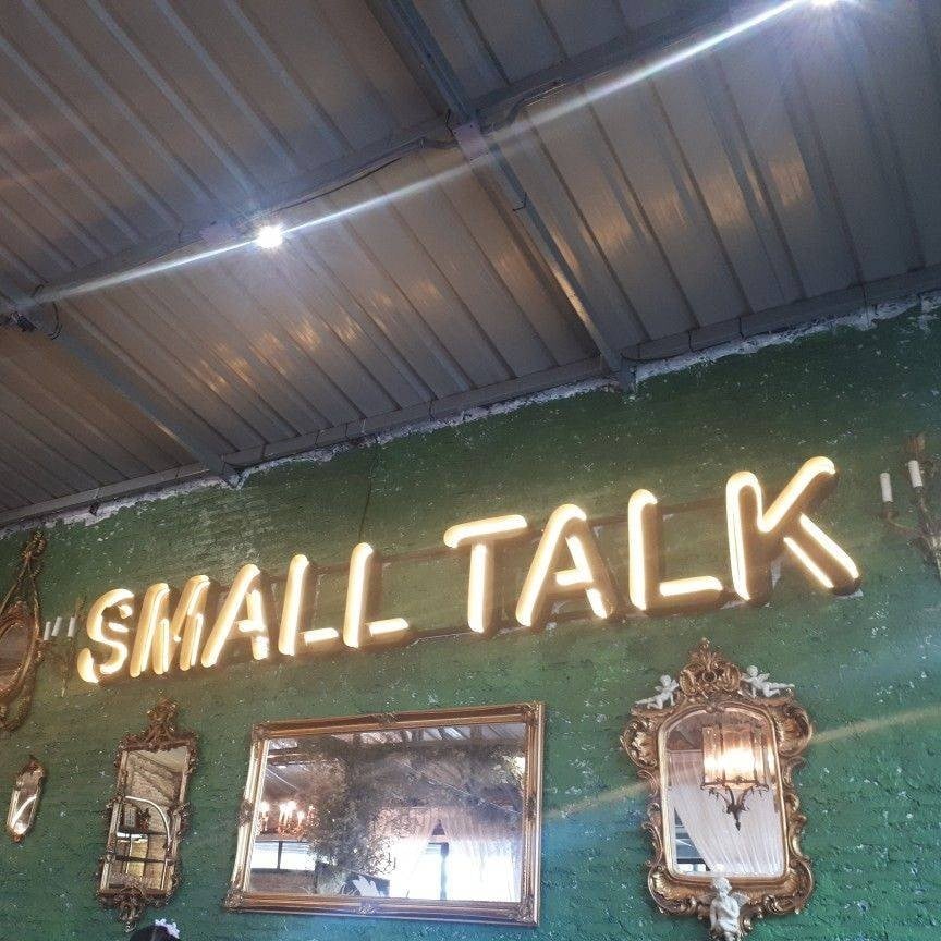 รีวิว Small Talk Cafe & Hangout - มีดีที่ร้านสวย อาหารยังไม่โดน 2.5🌟