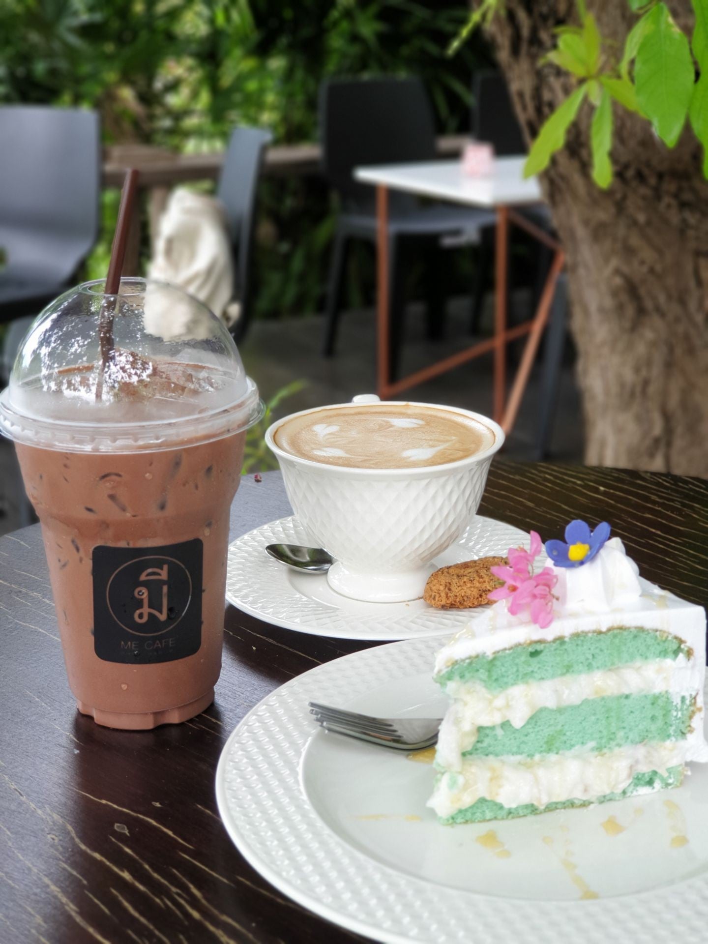 รีวิว Me Cafe’ - - คาเฟ่ริมแม่น้ำเพชรบุรี บรรยากาศร่มรื่นดี มีเพลงฟัง