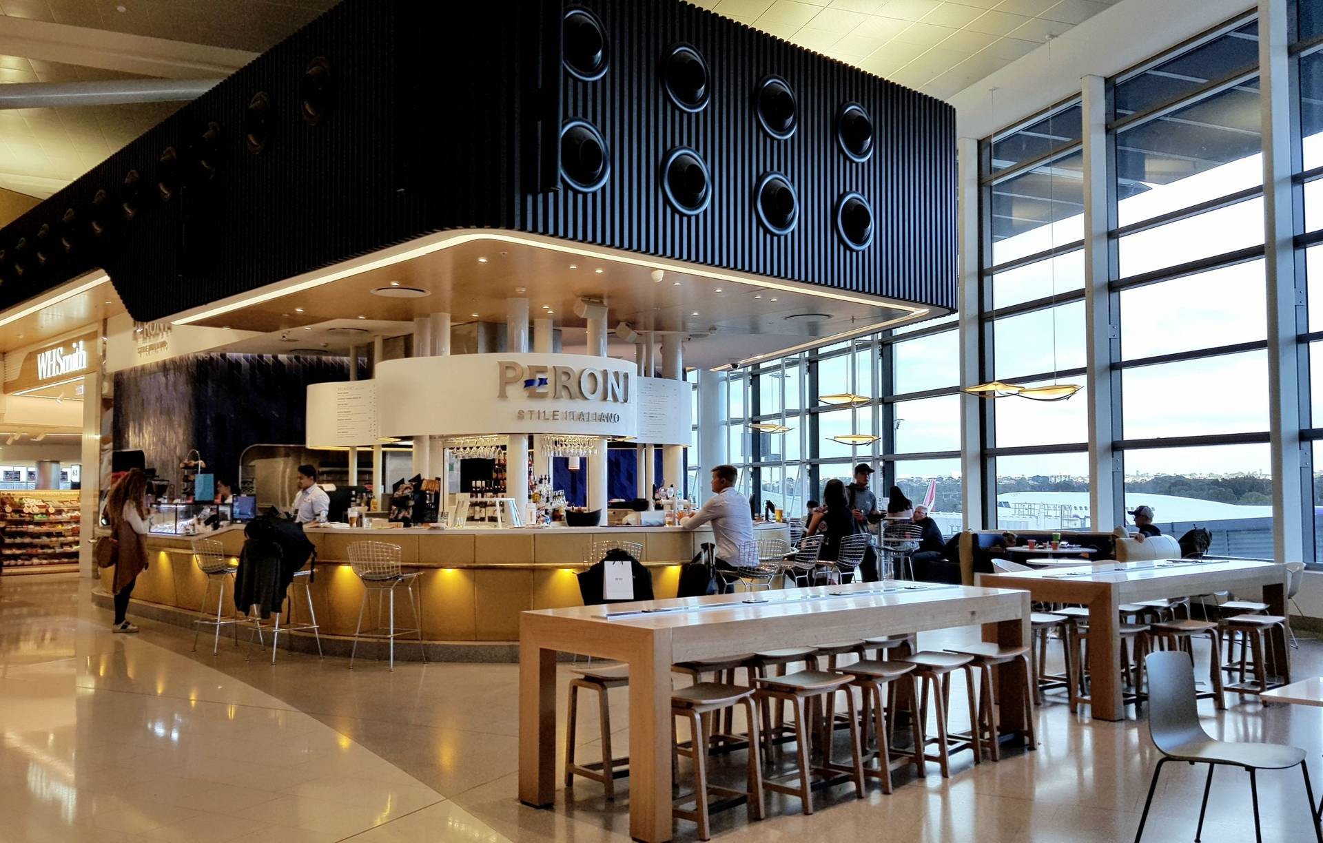 รีวิว Peroni Bar Sydney Airport - Bar & Cafe น่านั่งระหว่างรอ Boarding ...