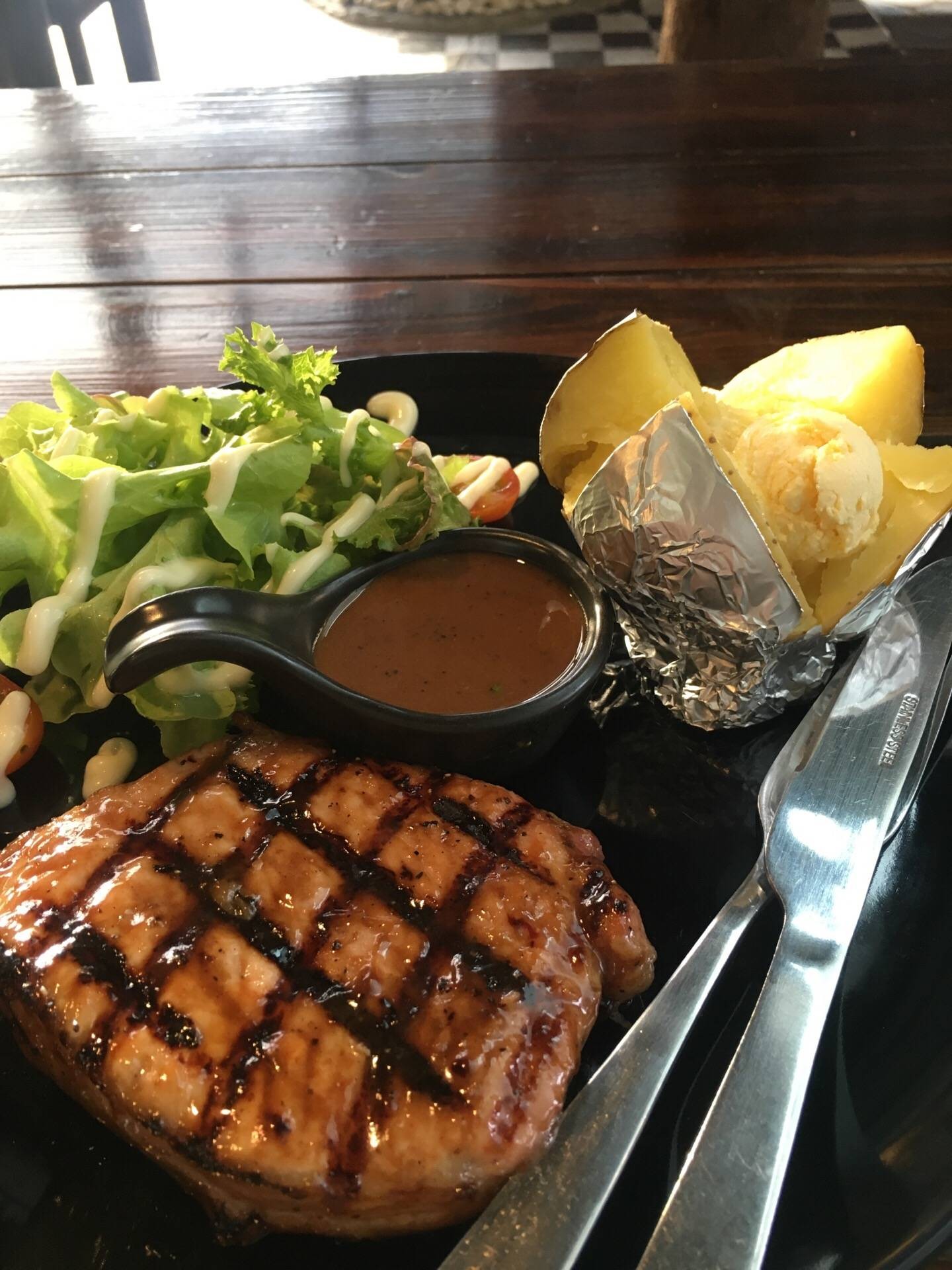 รีวิว TWO TREES STEAK HOUSE - สเต็กหมู มันอบ อร่อย สุดๆ ขนมปัง ดีงามมา ...