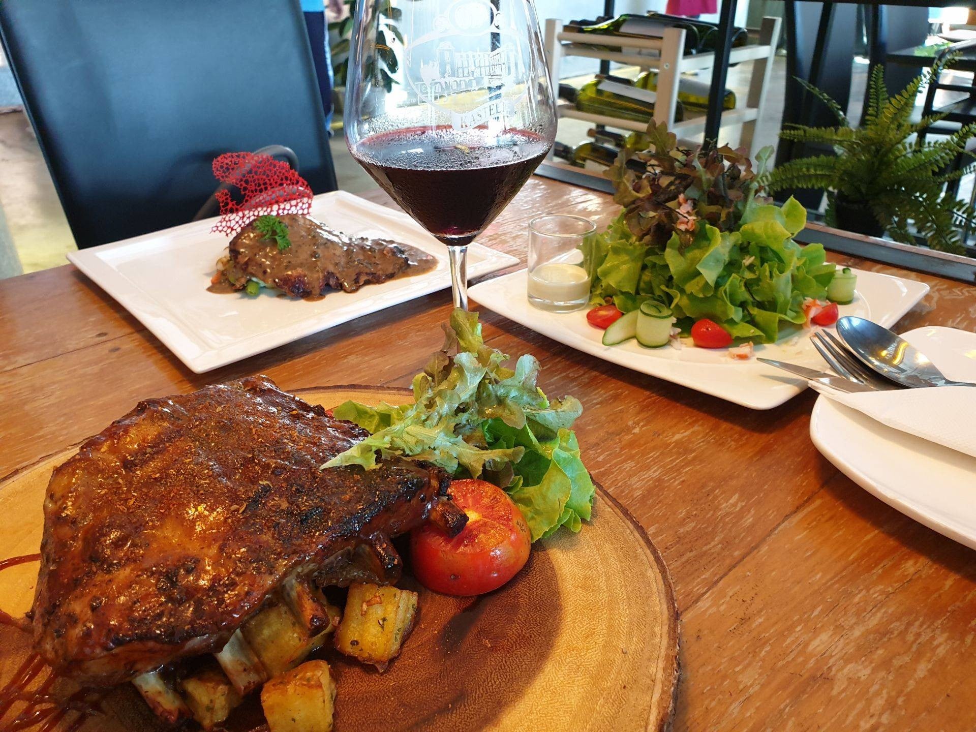 รูป 300 Grams Butcher and Restaurant