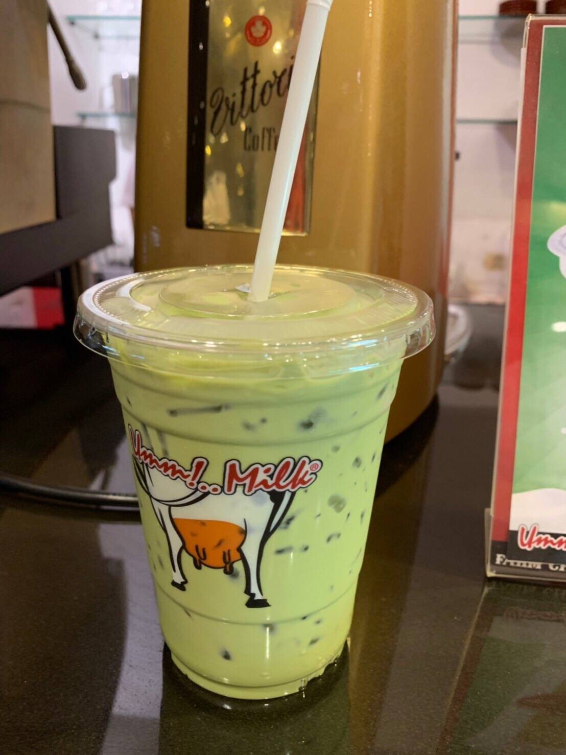 รีวิว Umm milk ประสานมิตรพลาซ่า - แวะพักเหนื่อยกับเครื่องดื่มเย็นๆ