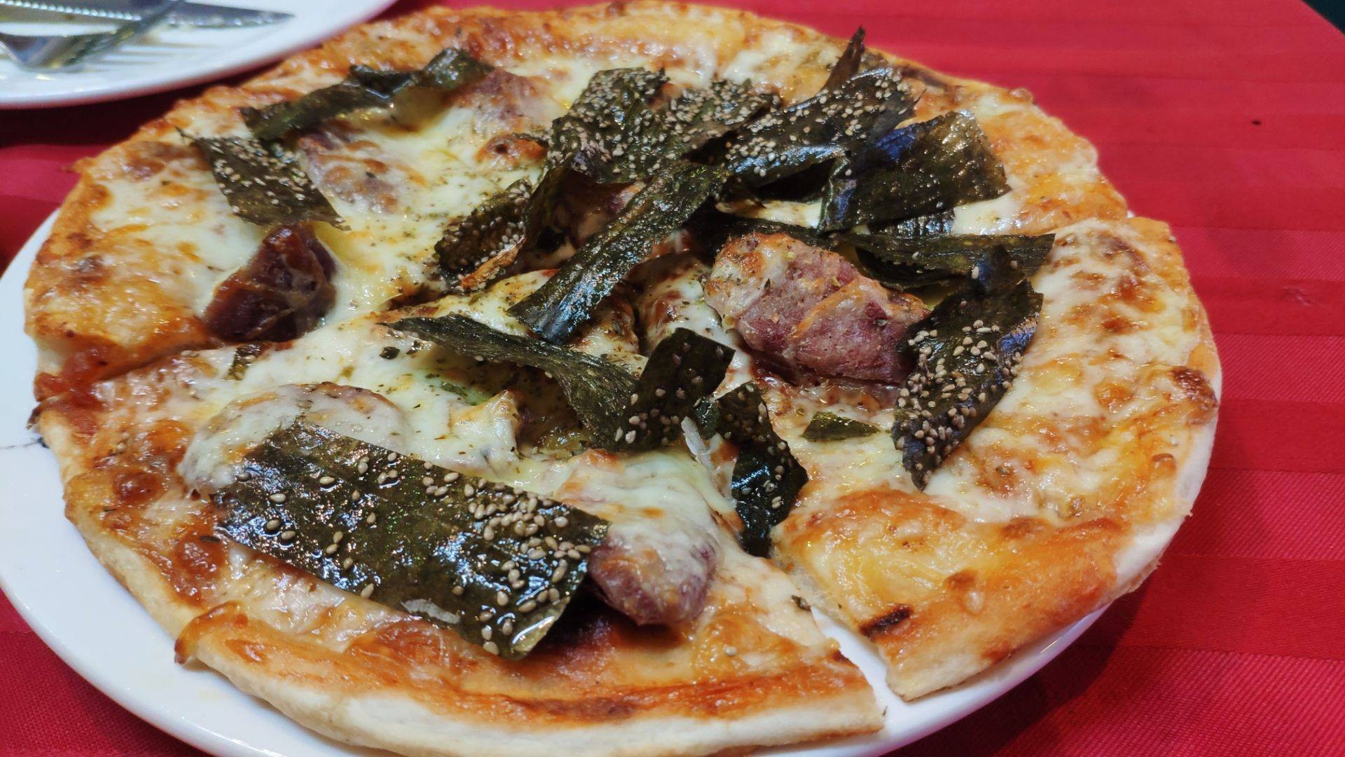 รีวิว Pizza Luang Pra Bang - พิซซ่าท้องถิ่นรสชาติแปลกใหม่
