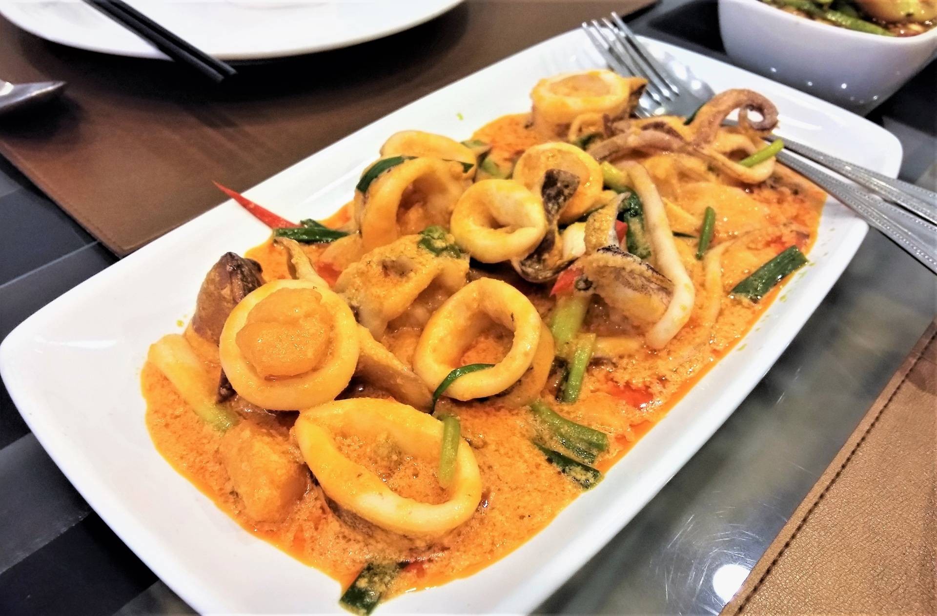 รีวิว Ploen Restaurant - สังสรรค์กันได้เพลินๆ กับร้านใหญ่ที่มีอาหารแทบ ...