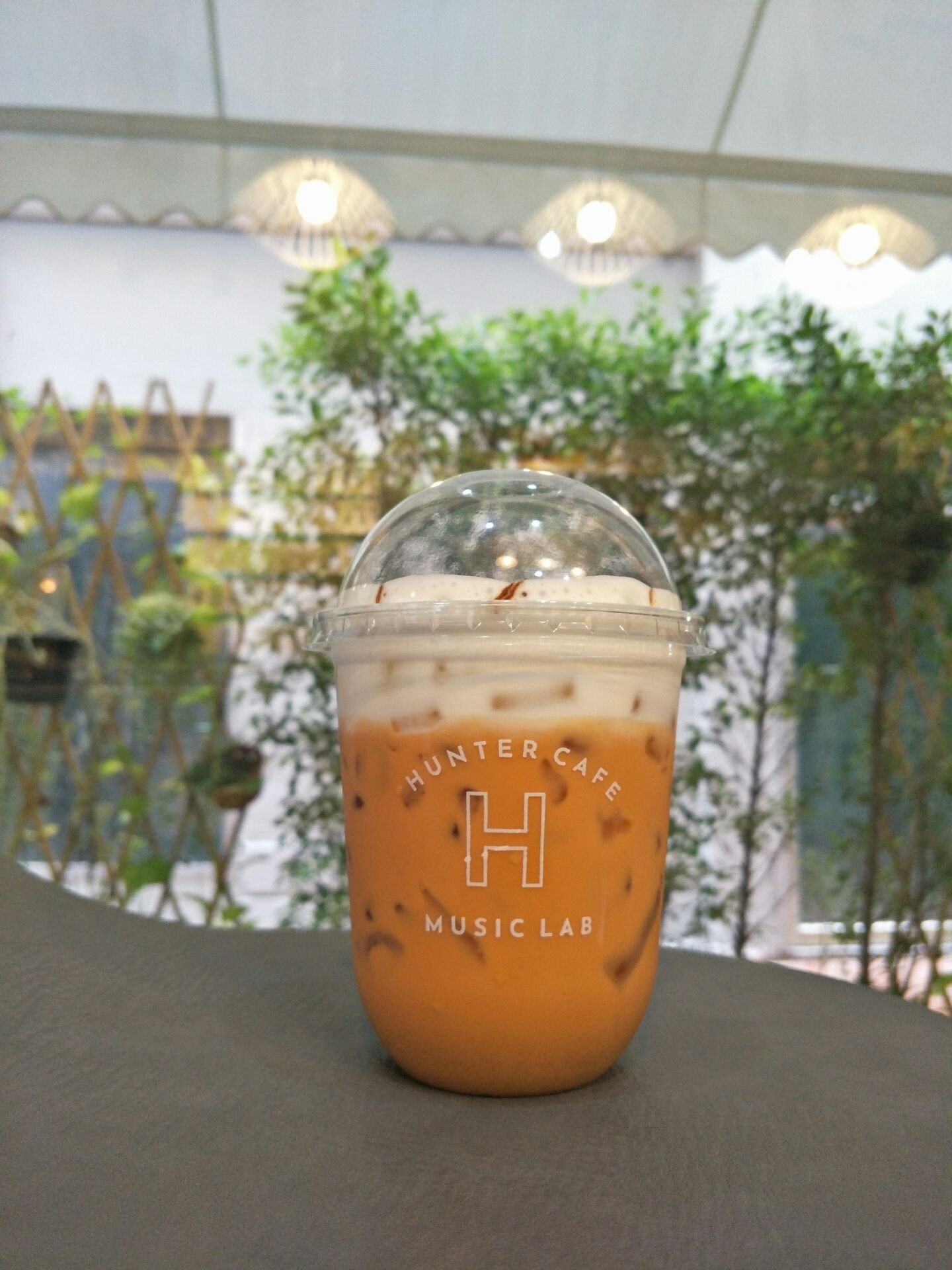 ชาไทย สีส้ม ร้าน Hunter Cafe & Music Lab