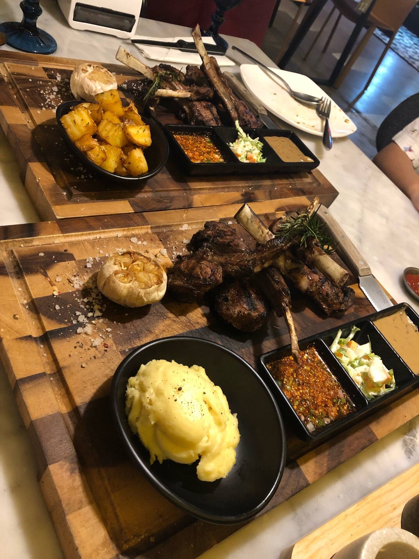 รีวิว 300 Grams Butcher and Restaurant - สเต็กแกะ เมนูนี้ขอบอกเลยว่า ...
