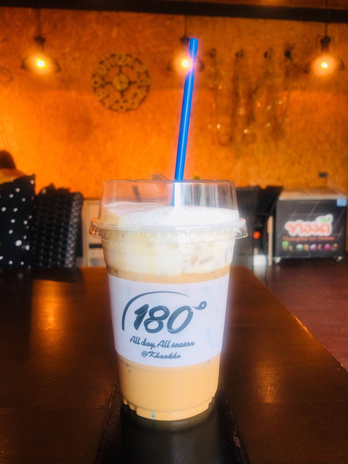 รีวิว 180 cafe 180 All Day All Season Hostel - ร้านสวยวิวดี