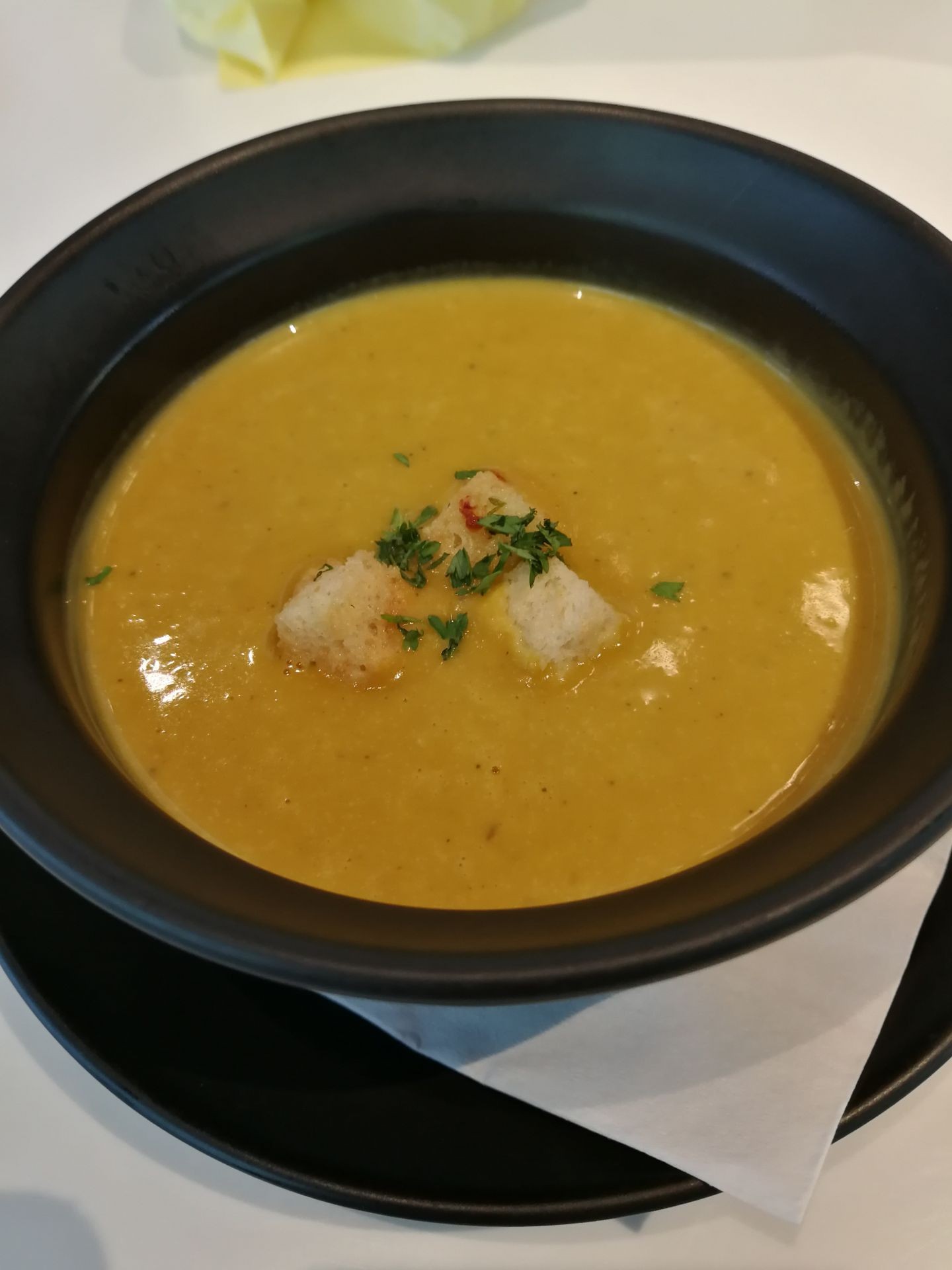 รีวิว D'ARK Emquartier - รสชาติดี บรรยากาศ ดี