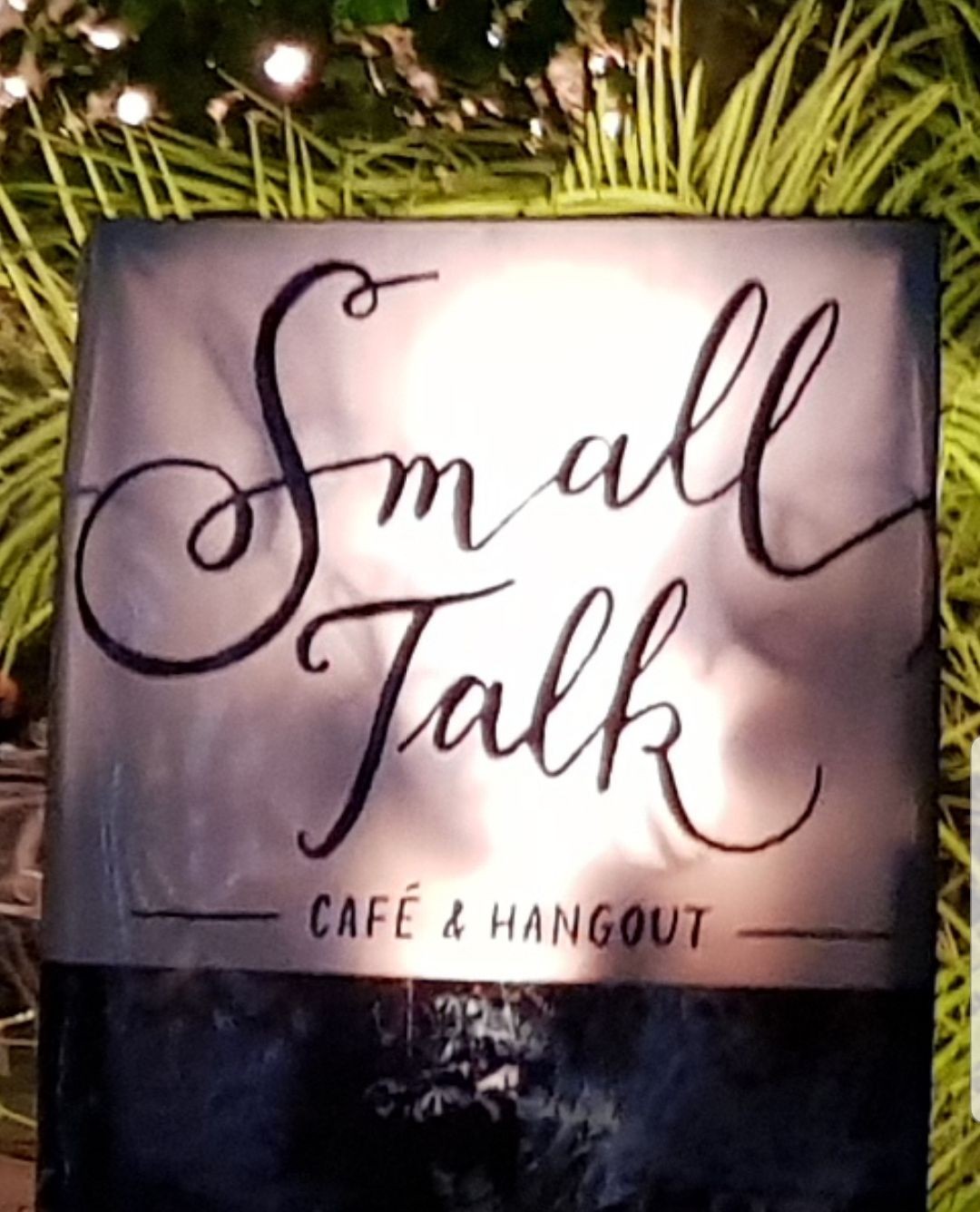 รีวิว Small Talk Cafe & Hangout - ร้านสวย มาถูกที่ ผิดเวลา