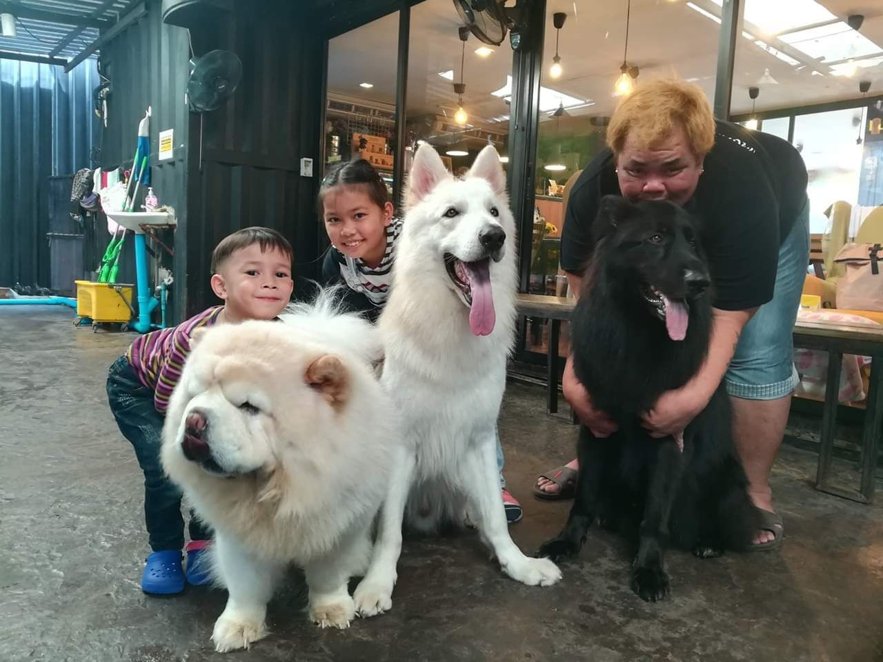 รีวิว Big Dog Cafe Ratchada - คนรักหมาห้ามพลาด