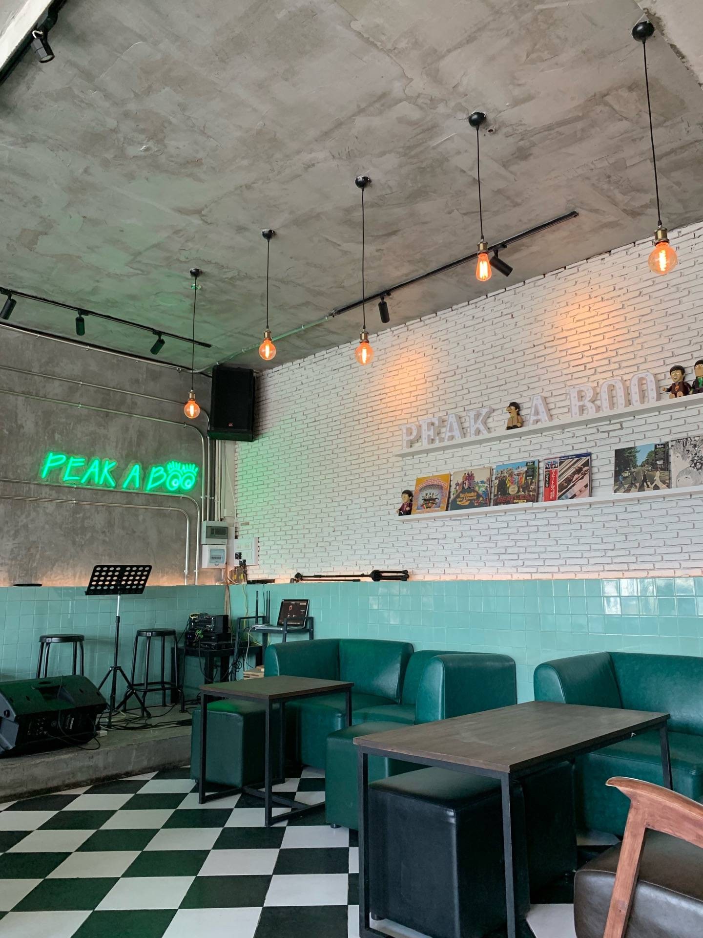 รูป Peak-A-Boo Bar