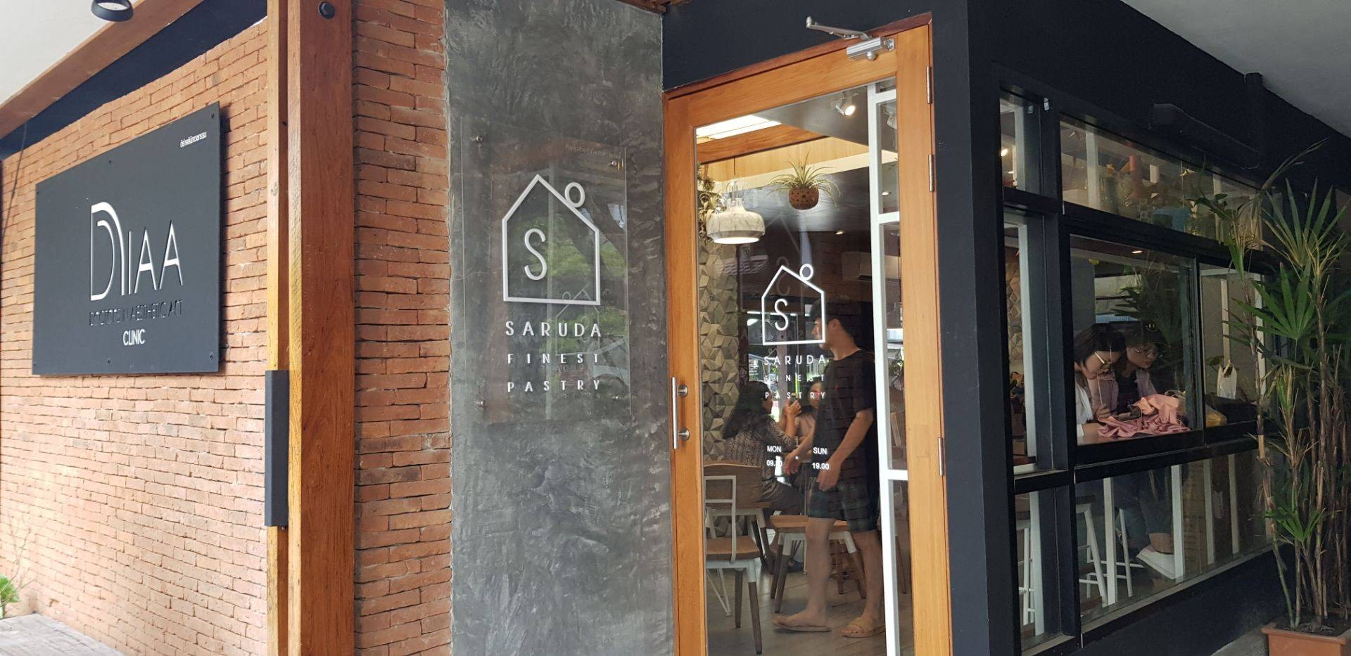 รีวิว Saruda Finest Pastry ถนนเส้นนิมมาน - ร้านอร่อยแต่ที่จอดหายากมาก