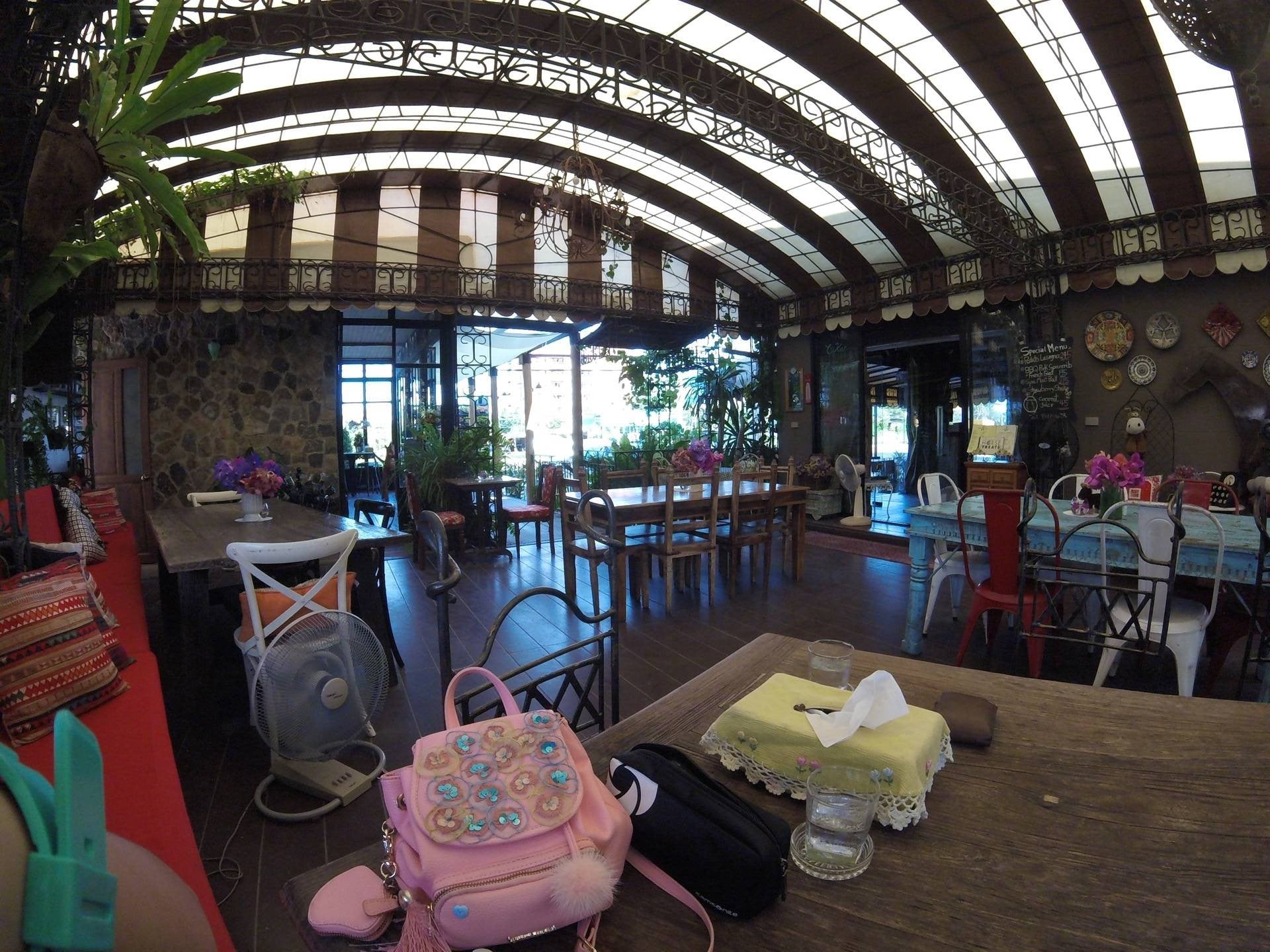 รีวิว Pony Cafe - ตกแต่งร้านน่ารัก จนลืมรสชาติของขนม