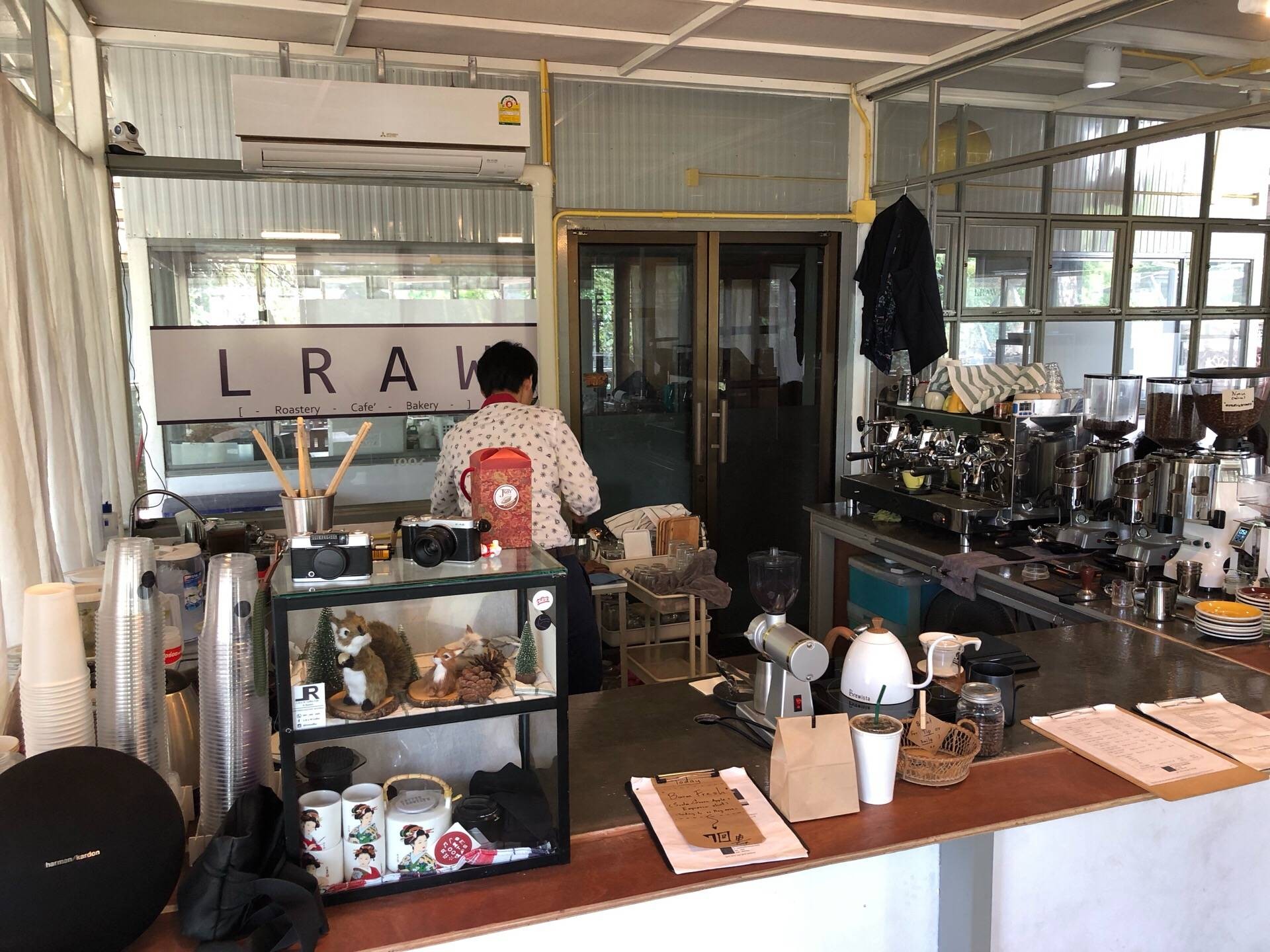 รีวิว L R A W Coffee cafe & Roastery - กาแฟเด็ดดวง!