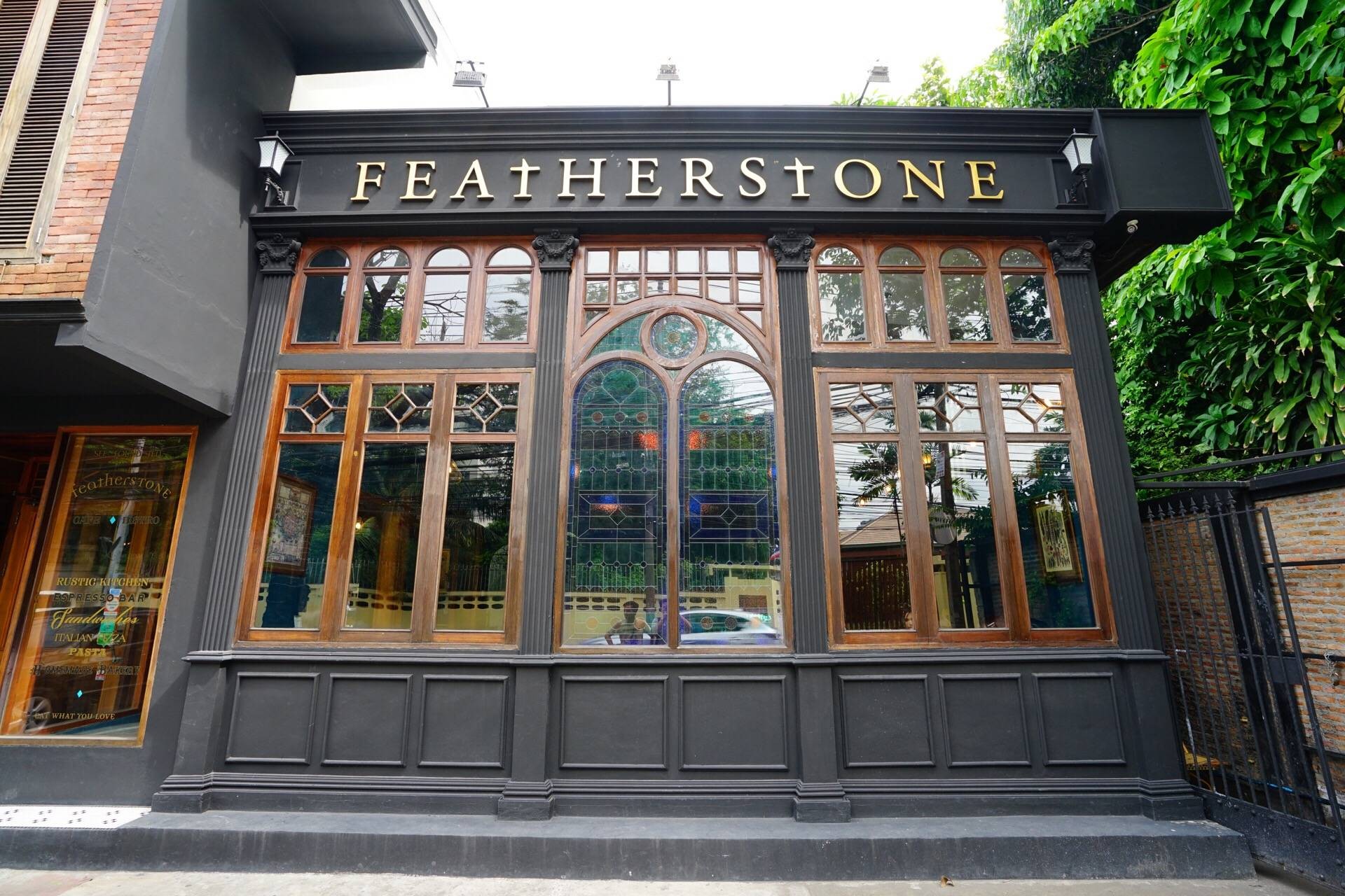 รีวิว Featherstone Cafe - ร้านสวยมีสไตล์ เครื่องดื่มตกแต่งสวยงาม อาหารอร่อย