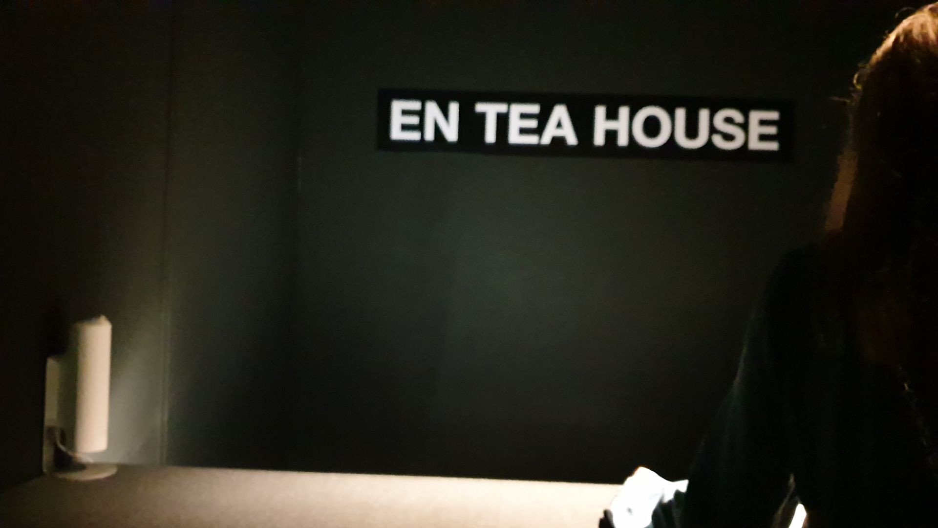รีวิว En Tea House - เสพศิลปะในถ้วยชาของร้านน้ำชาในTeamlab Borderless