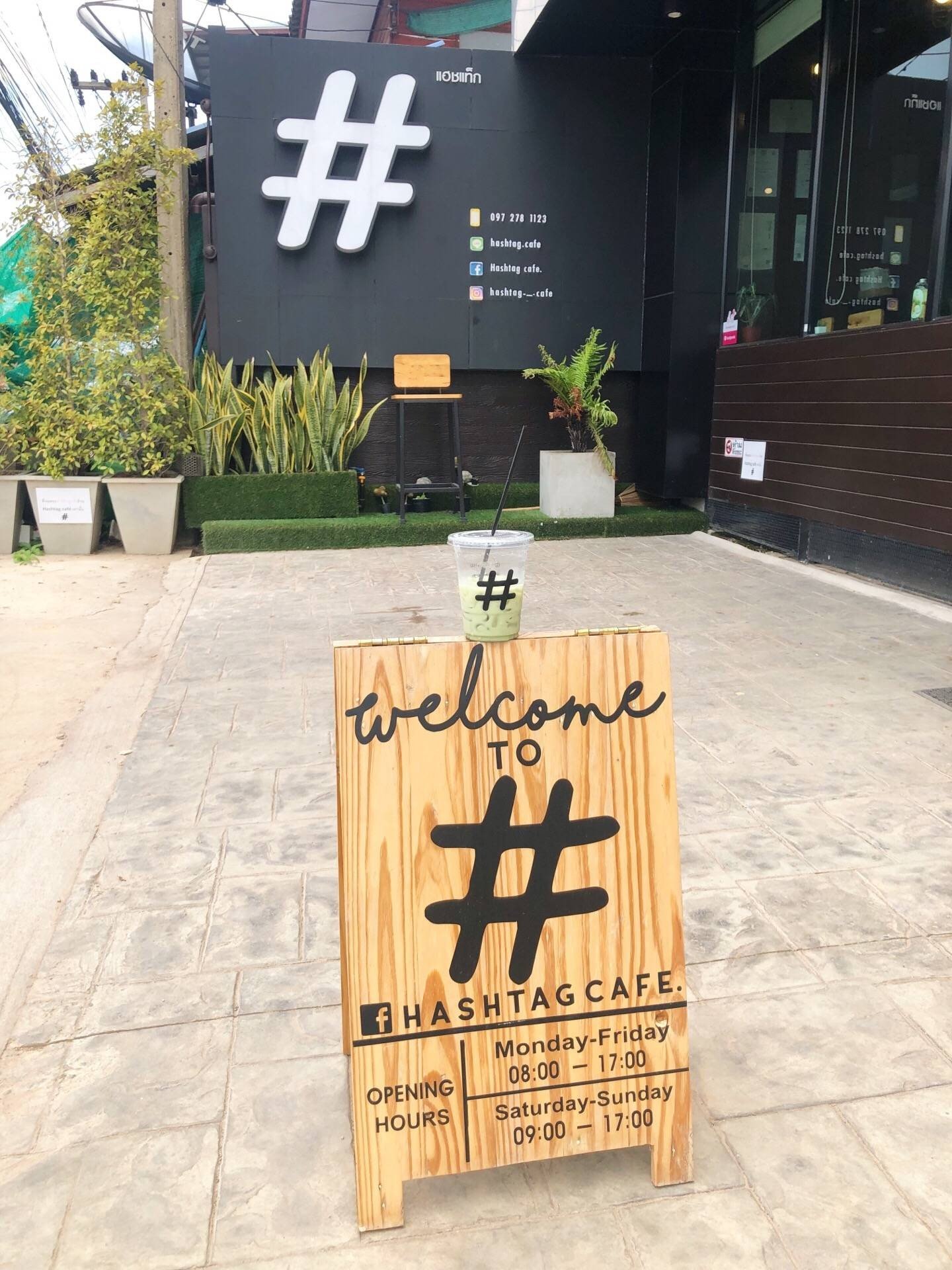 รีวิว Hashtag Coffee & Cafe Bar. - ร้านที่นั่งเยอะดี