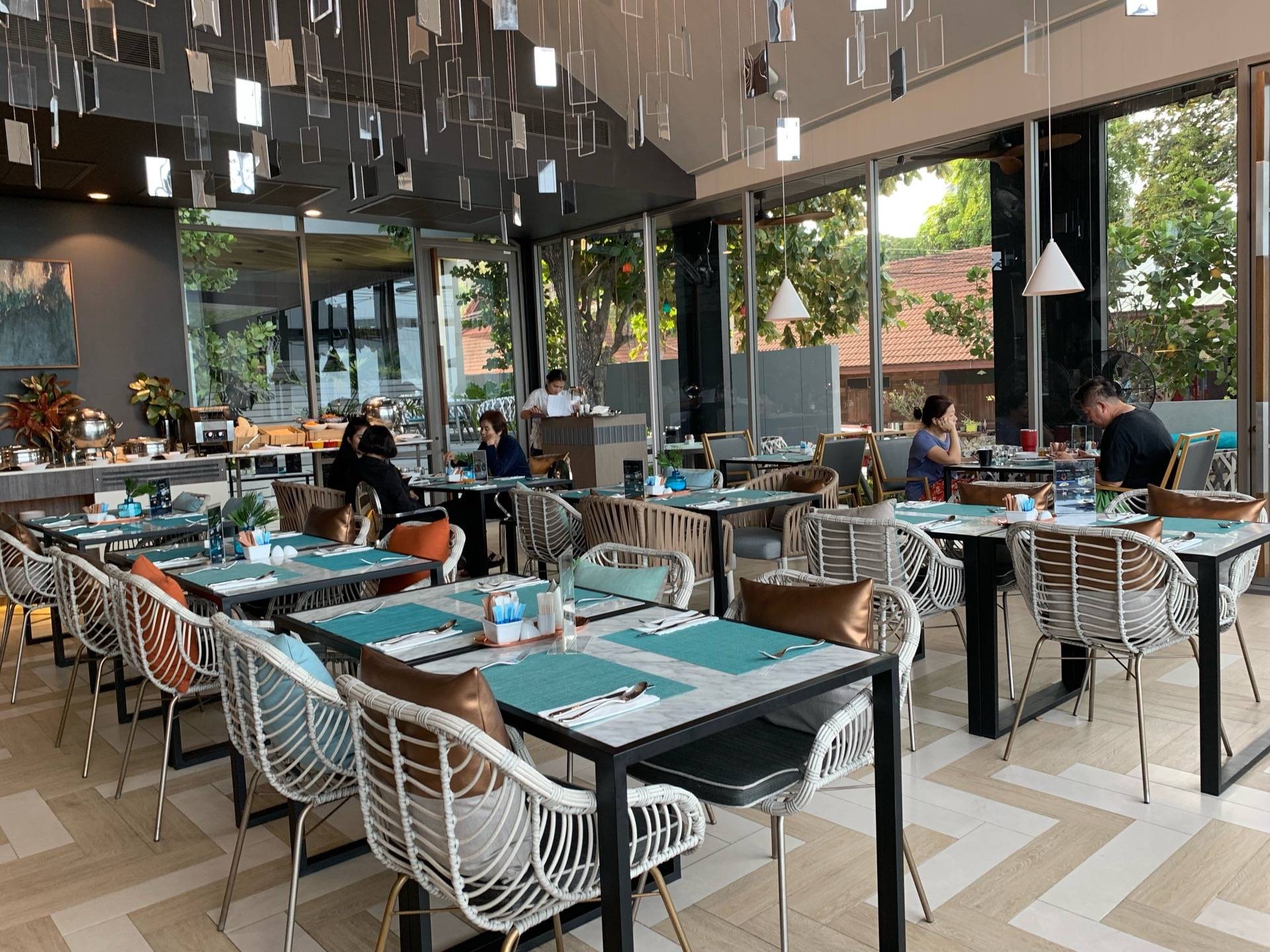 รีวิว Salt restaurant ยู จอมเทียน พัทยา - ชอบผัดซีอิ้ว - Wongnai