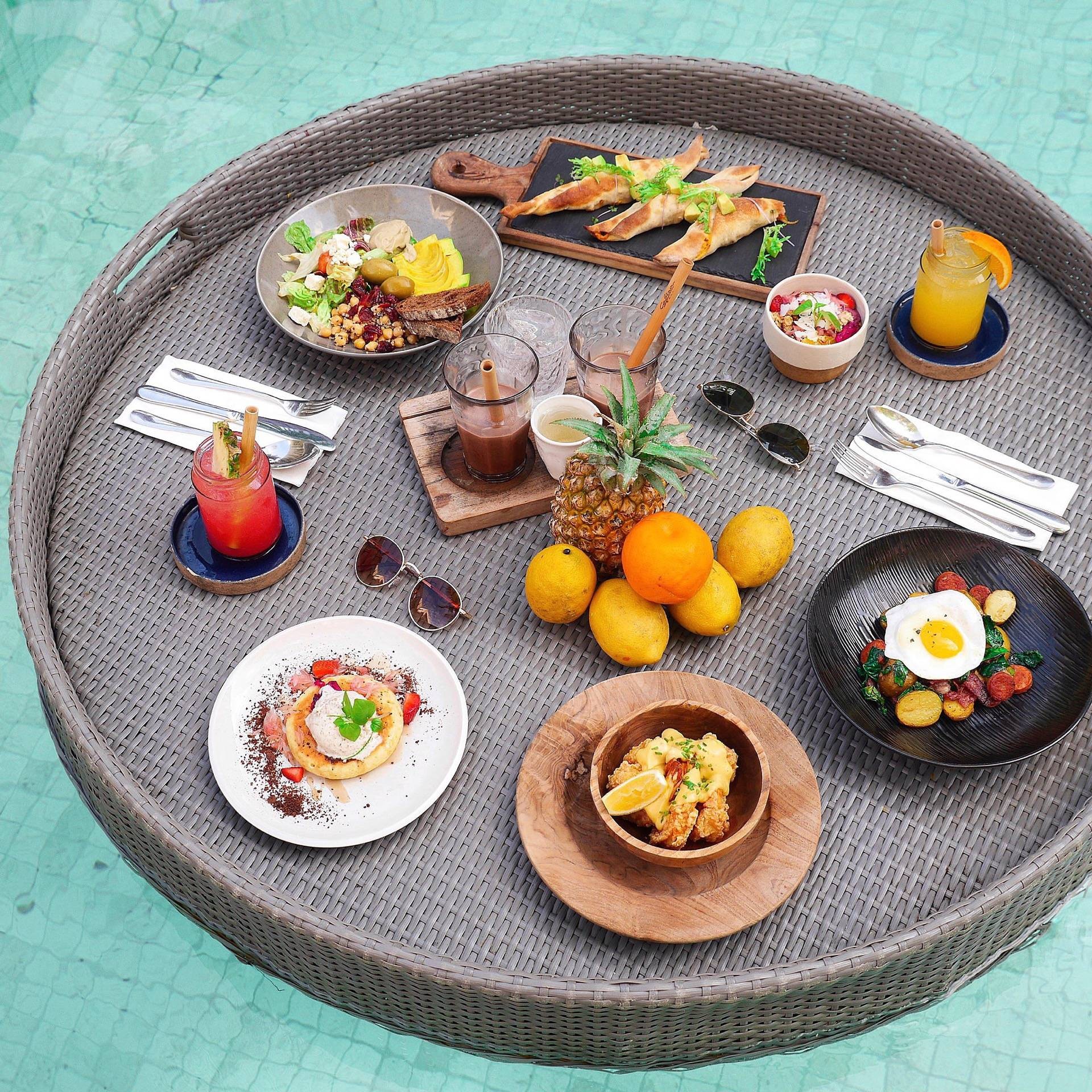 รีวิว Cabina Bali - Unique brunch experience in the pool! Cannot be ...