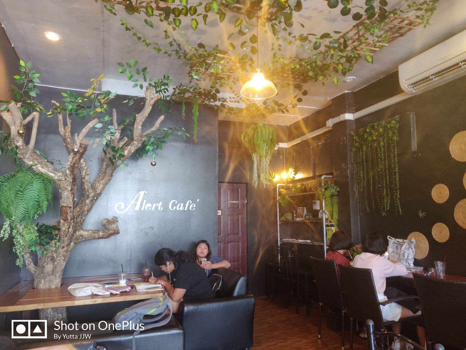 รีวิว Alert Cafe’ - ร้านคาเฟ่ ใกล้ที่กวดวิชา - Wongnai