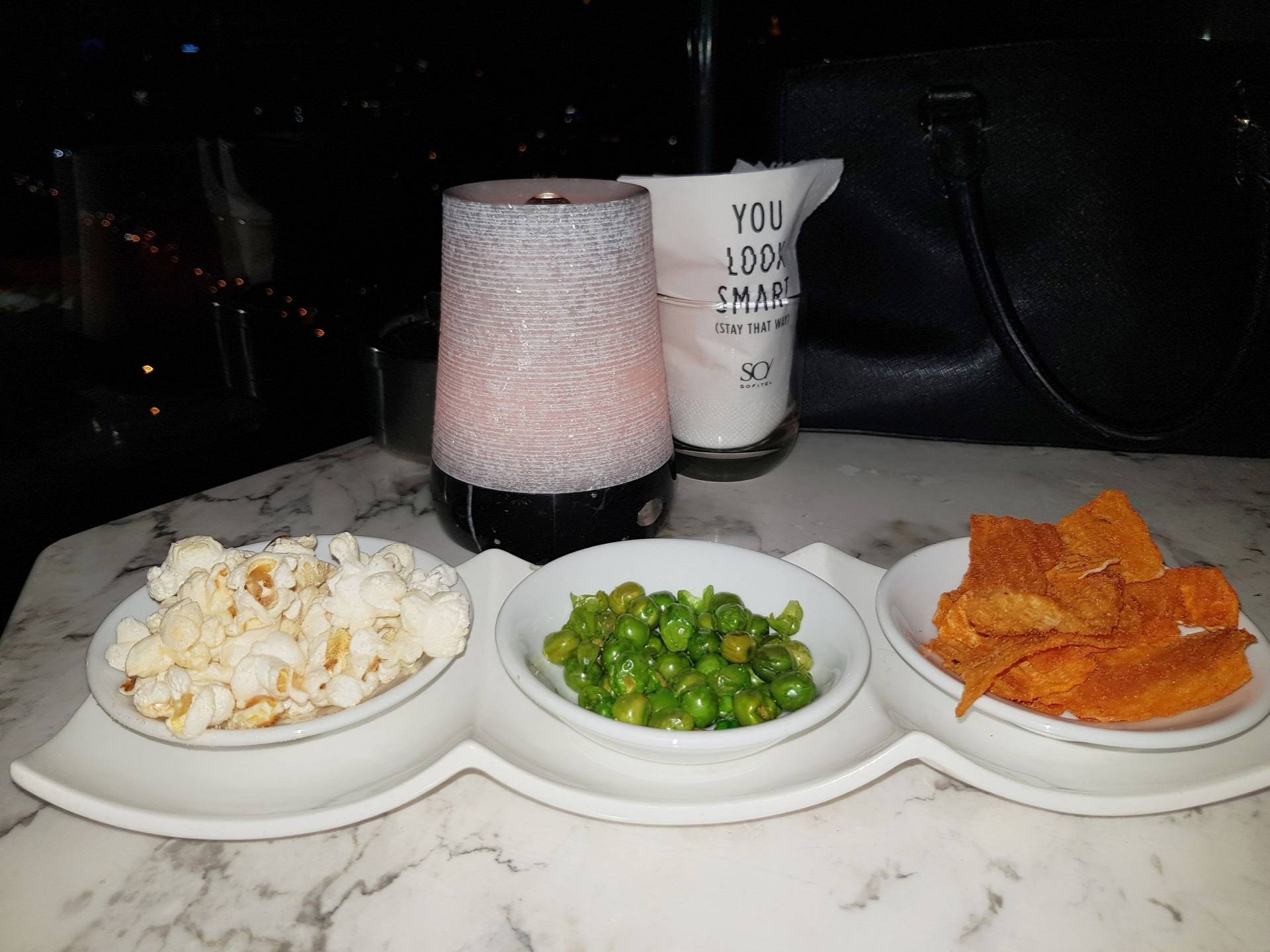 รีวิว Hi-SO - Roof top บรรยากาศดีเห็นวิวสวนลุม - Wongnai