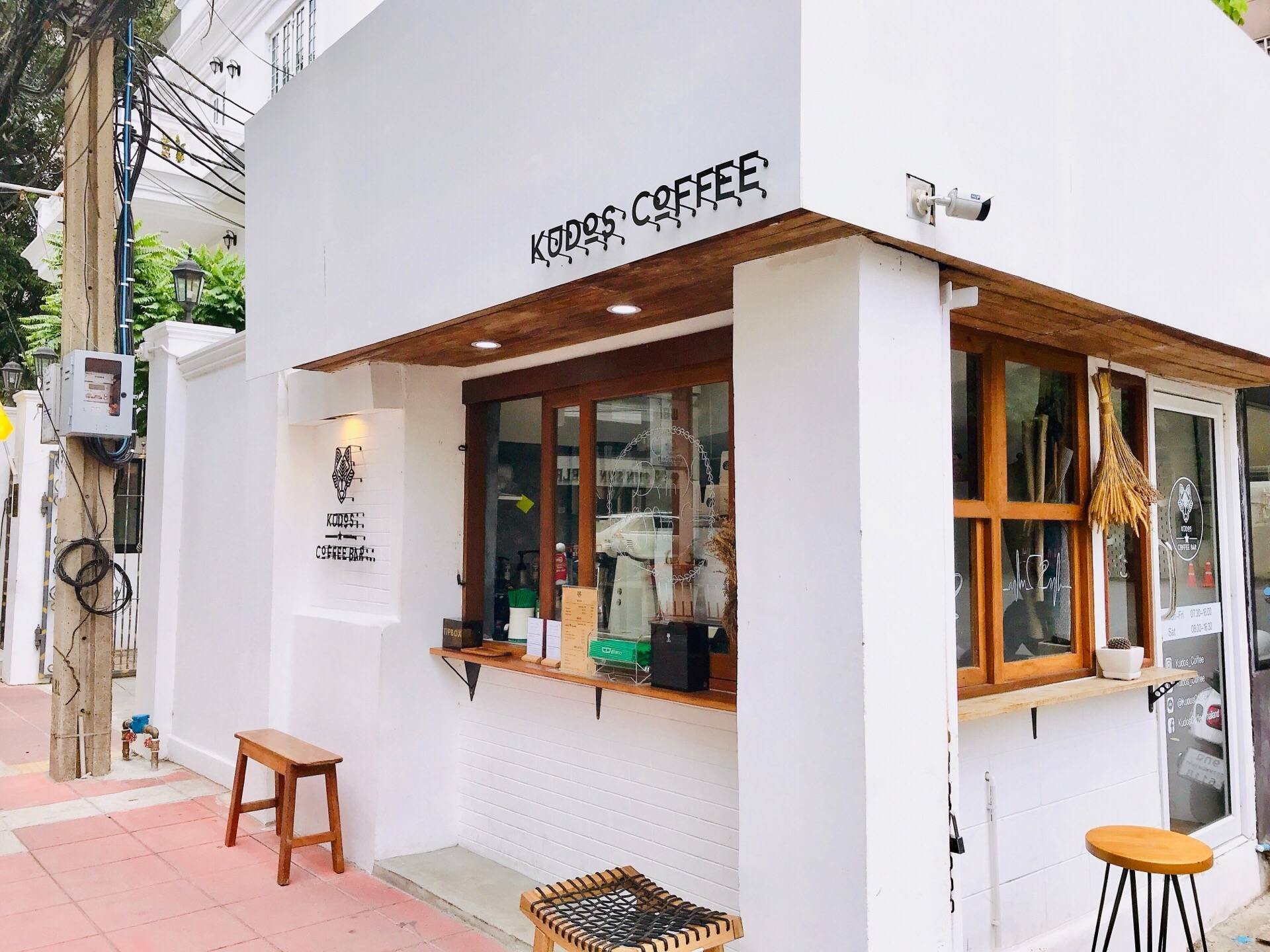 รีวิว Kudos Coffee Bar SILOM 19 - ร้านเล็กๆในบรรยากาศเมือง