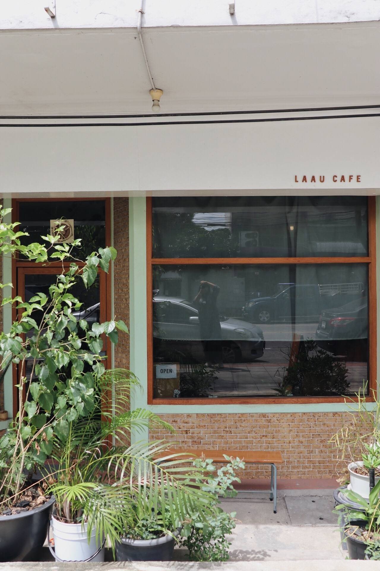 รีวิว laau.cafe - ร้านเล็กๆ อยู่ริมถนน บรรยากาศด้านในร้านดูอบอุ่น และ ...