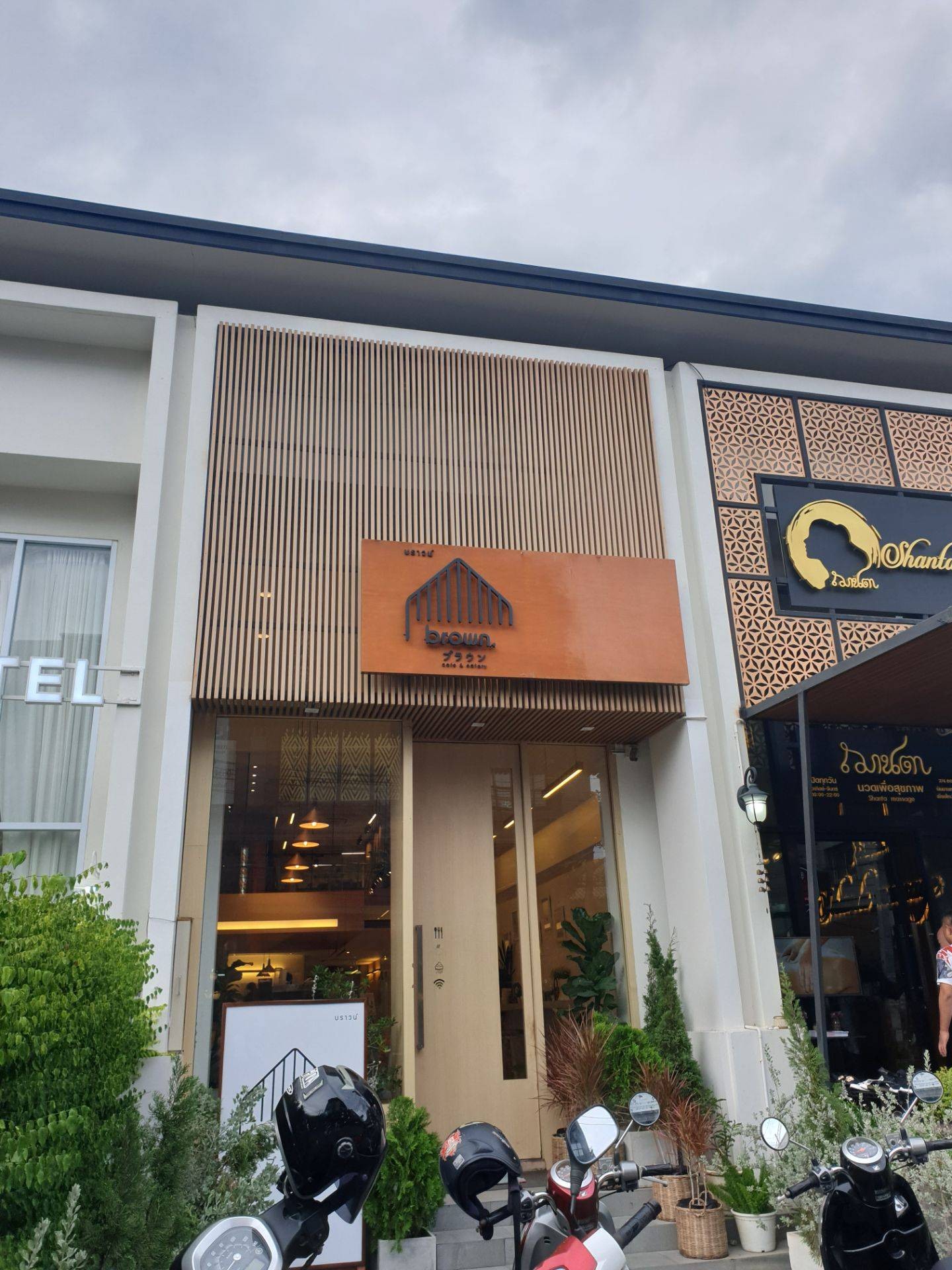 รีวิว Brown Café นิมมานเหมินท์ ซอย 9 - เอาจริงว่าชอบ