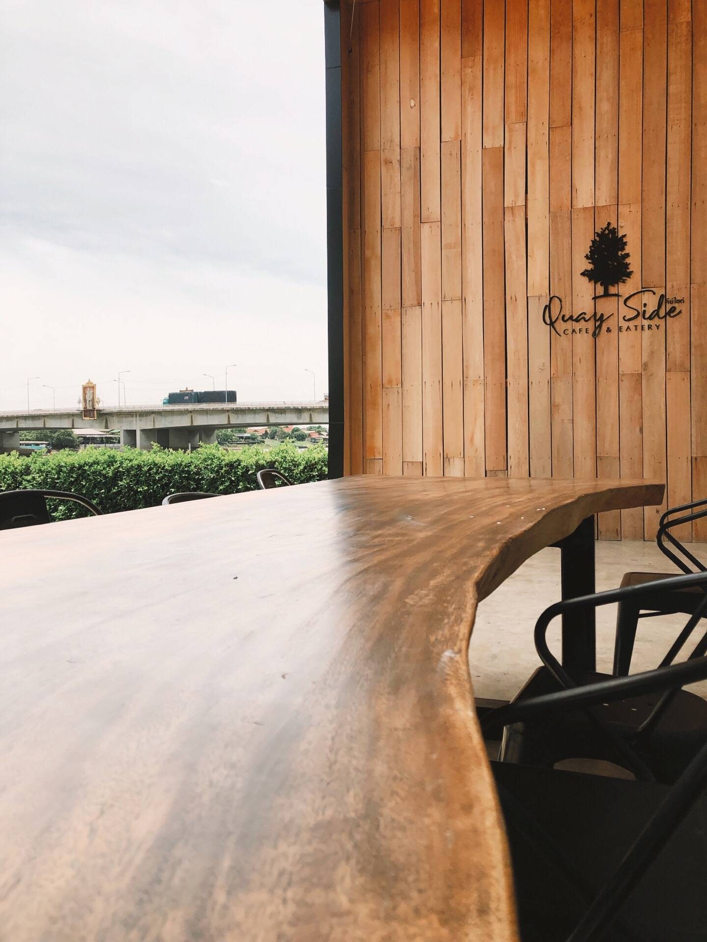 รีวิว Quayside Cafe And Eatery - บรรยากาศดี อาหารไม่ค่อยอร่อย