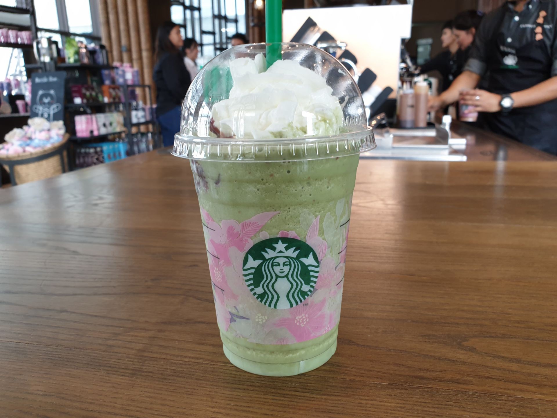 รีวิว Starbucks Mega Bangna (ทางเข้าหลัก) - นั่งติวหนังสือสอบชิวๆ