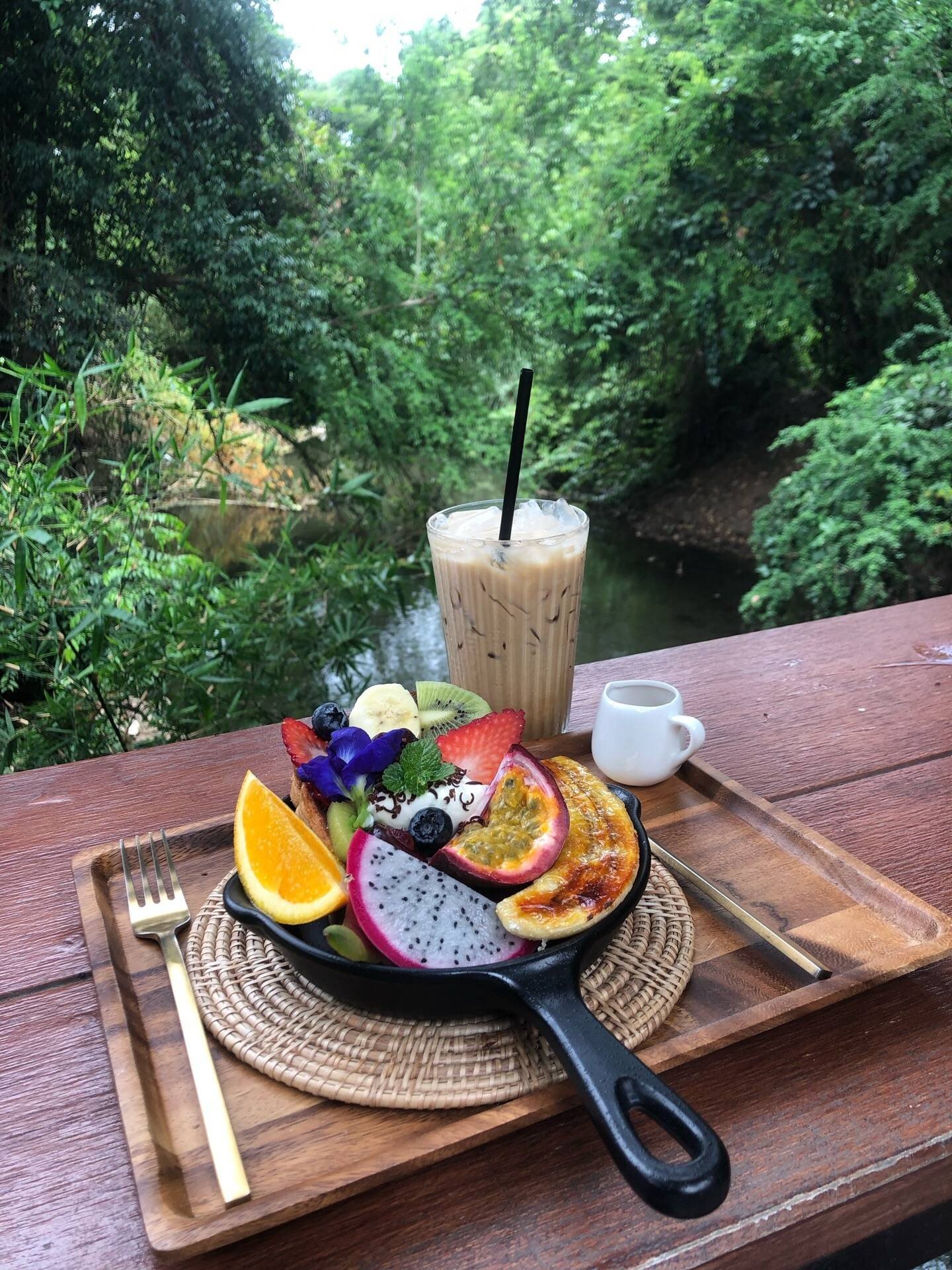 รีวิว The Creek @Khao Yai - คาเฟ่ติดริมน้ำ บรรยากาศชิวสบาย