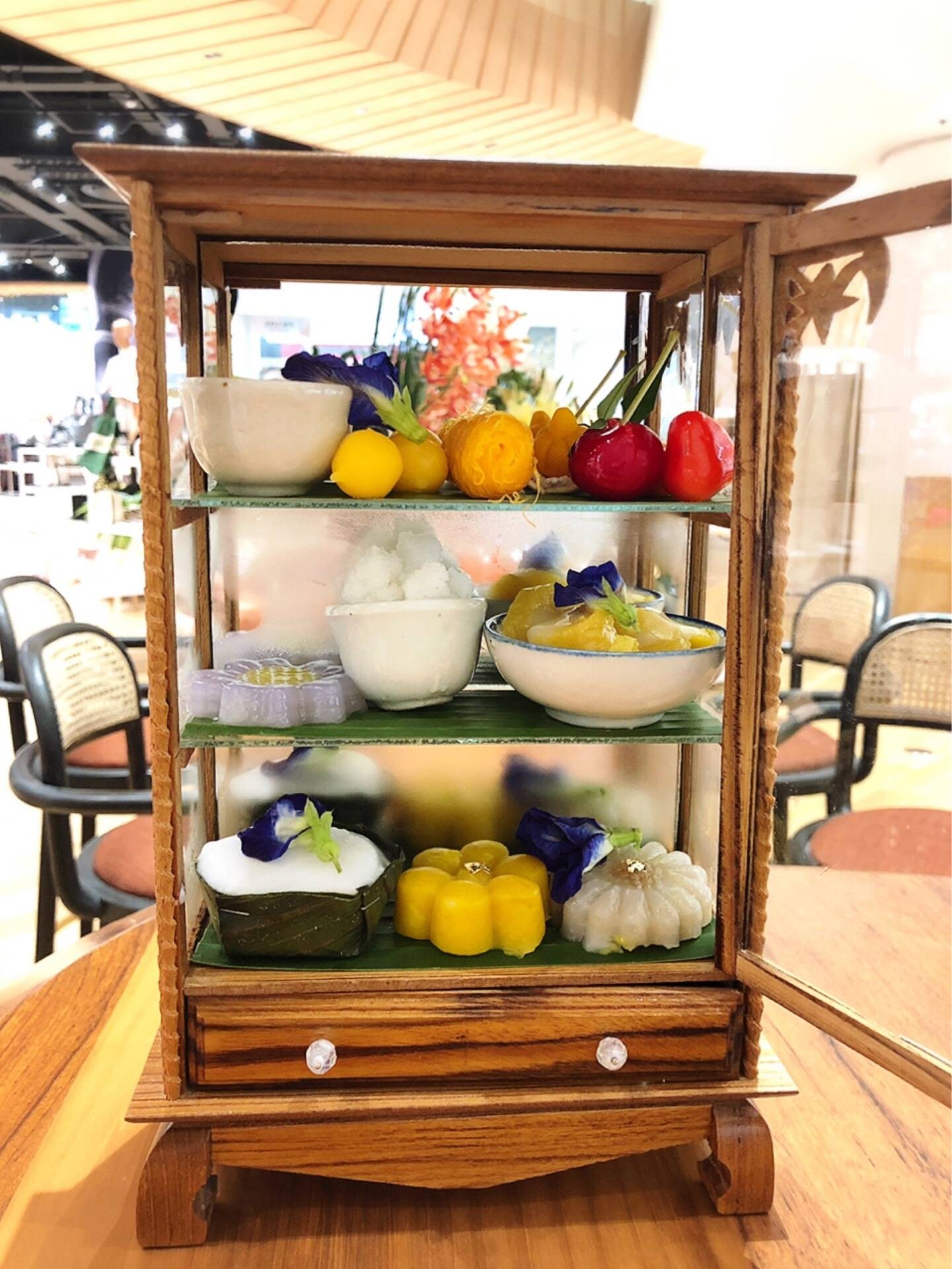 รีวิว Cher Cheeva ไอคอนสยาม - จิบน้ำชายามบ่ายพร้อมขนมไทยร่วมเซ็ต