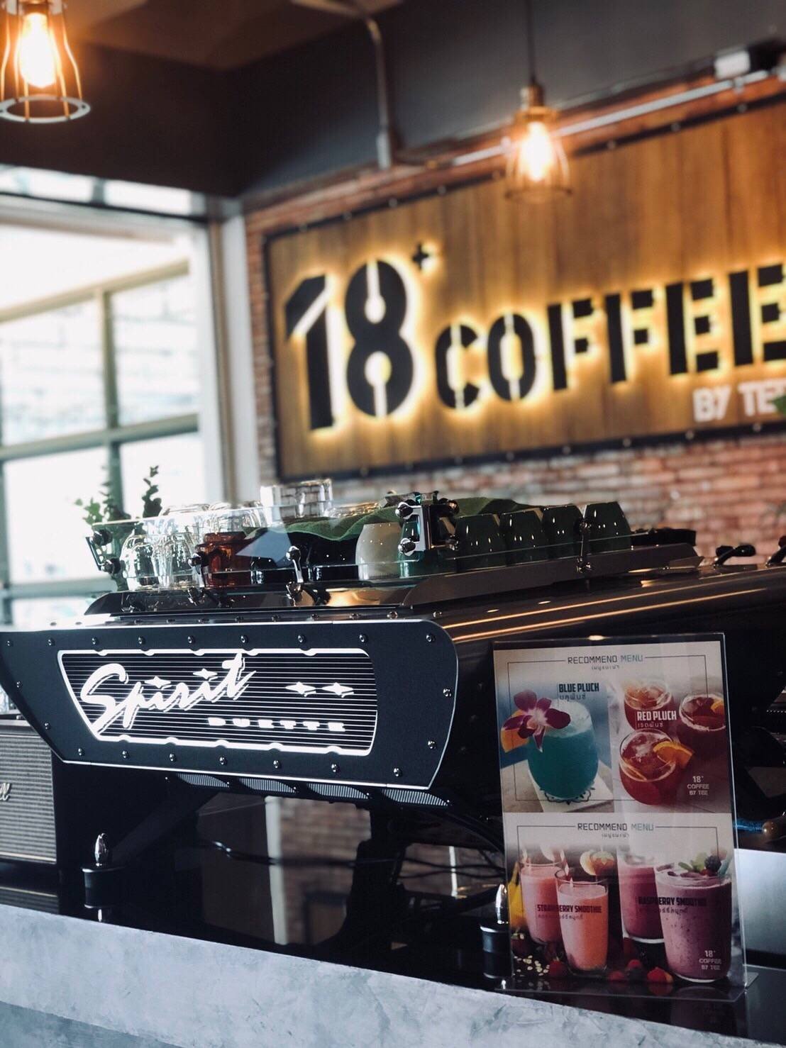 รีวิว 18+ Coffee By Tee - ร้านกาแฟสวย มีโมเดลสวยๆเต็มตู้ บรรยากาศดี ...