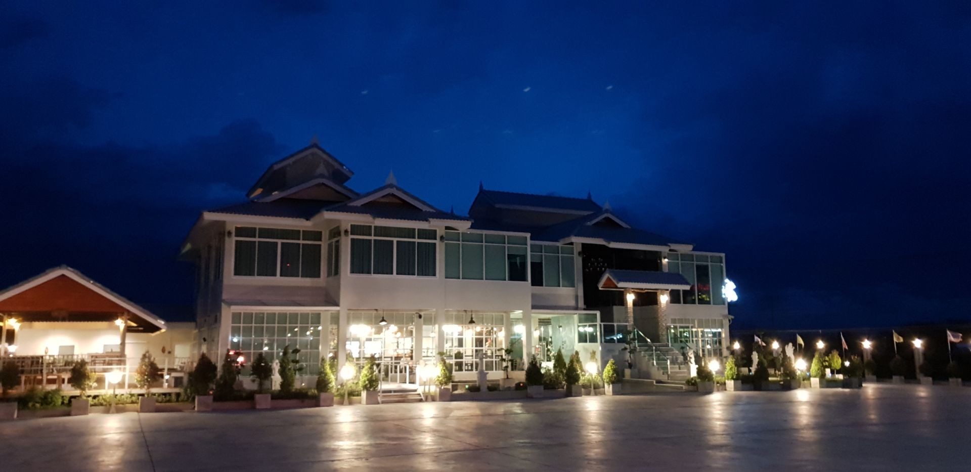 รีวิว Salayte Hashery - ศูนย์ประชุมจัดเลี้ยงกาแฟสดร้านชิลยามค่ำฟังดนตรี ...