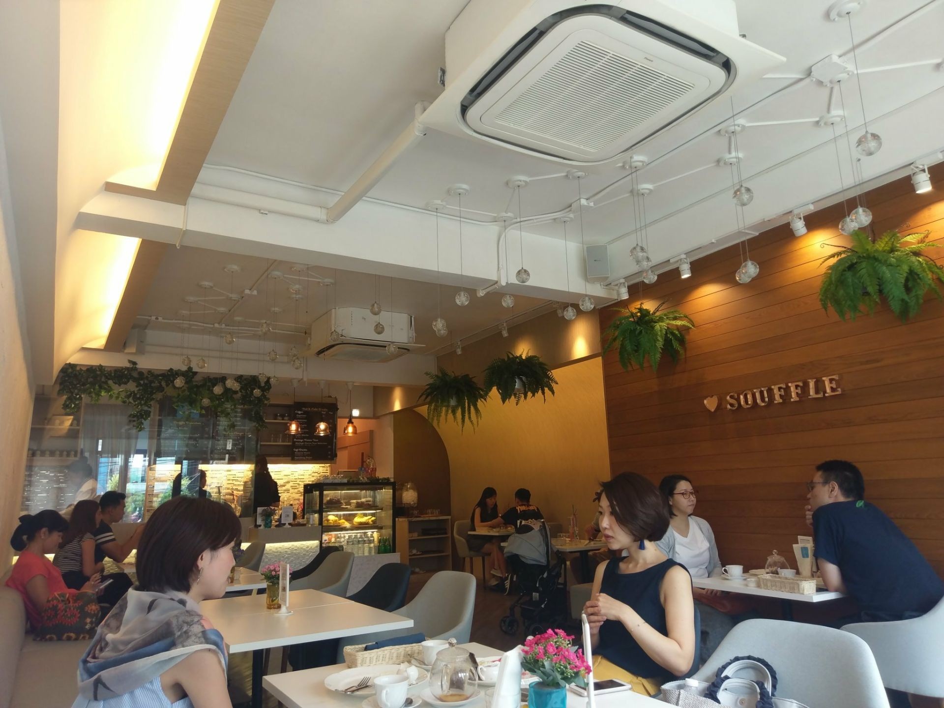 รีวิว Souffle & Souffle Pancakes Cafe - แพนเค้กดีย์ อร่อย เด้งนุ่ม สู้ ...