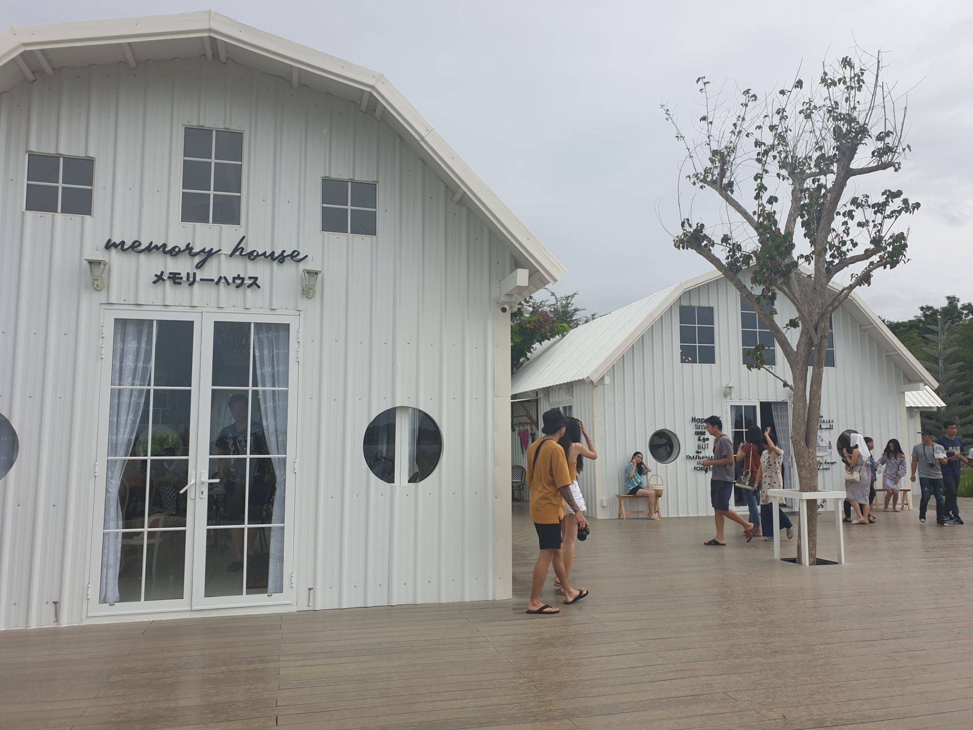 รีวิว Memory House Cafe’ Memory House Coffee - บรรยากาศดีมากๆสวย ตั้งอยู่ริมอ่างเก็บน้ำเขาเต่า