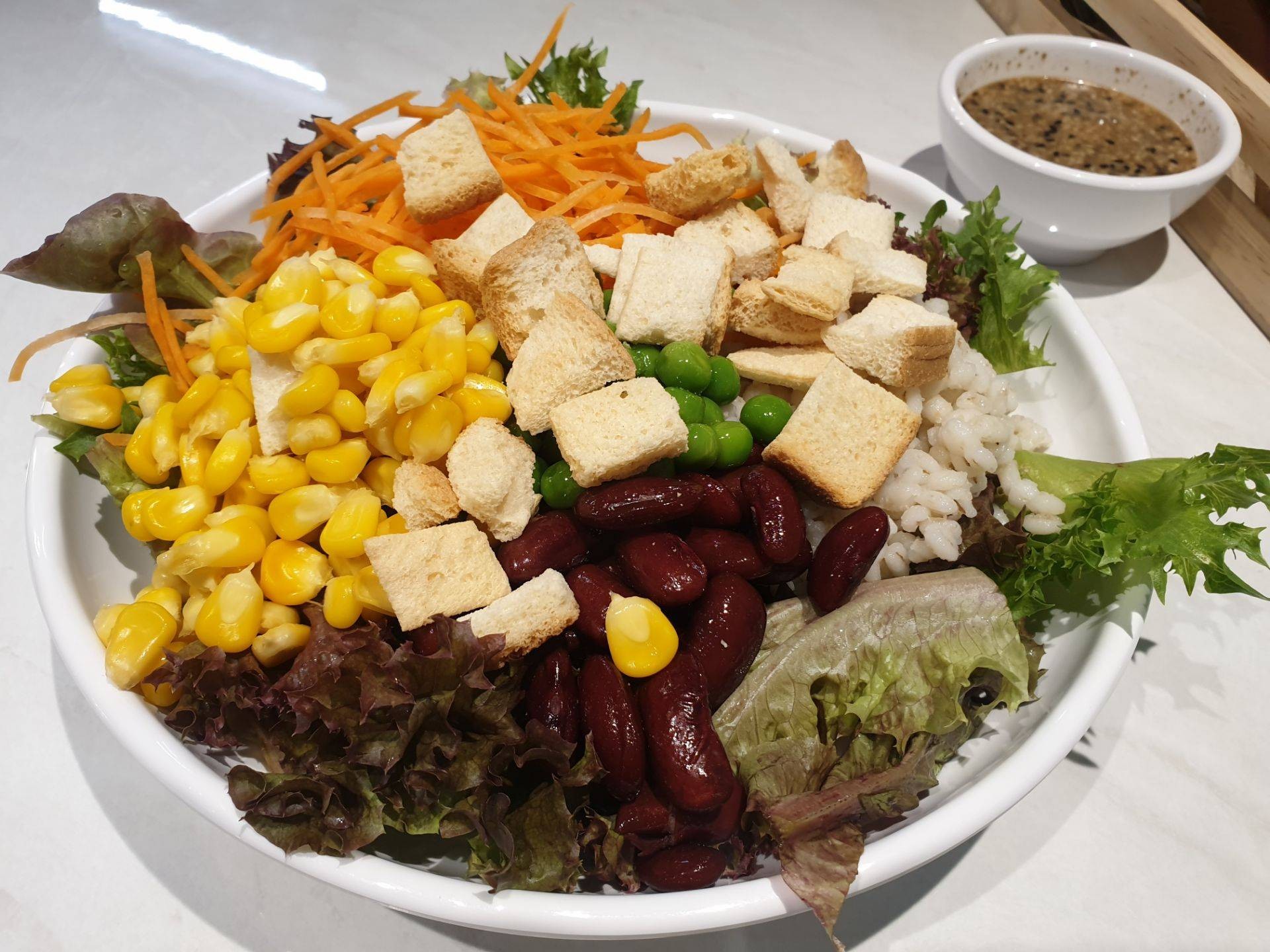 รีวิว Jones' Salad เซ็นทรัลลาดพร้าว - เมนูสลัดเพื่อสุขภาพ