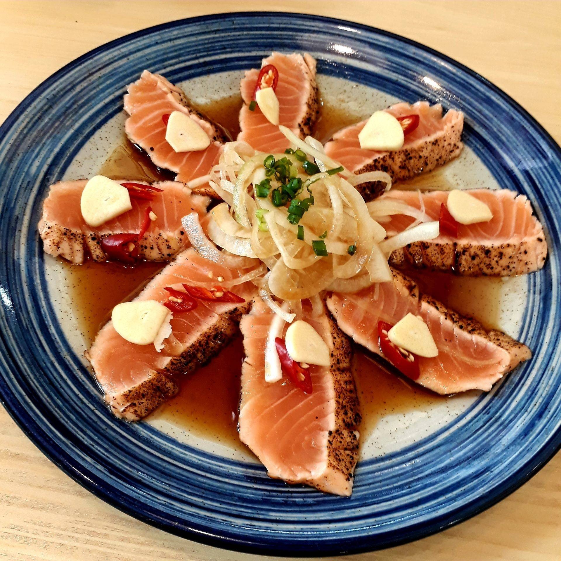 แซลมอนอะบุริทาทากิ ร้าน Hatyai Sashimi นครศรีธรรมราช