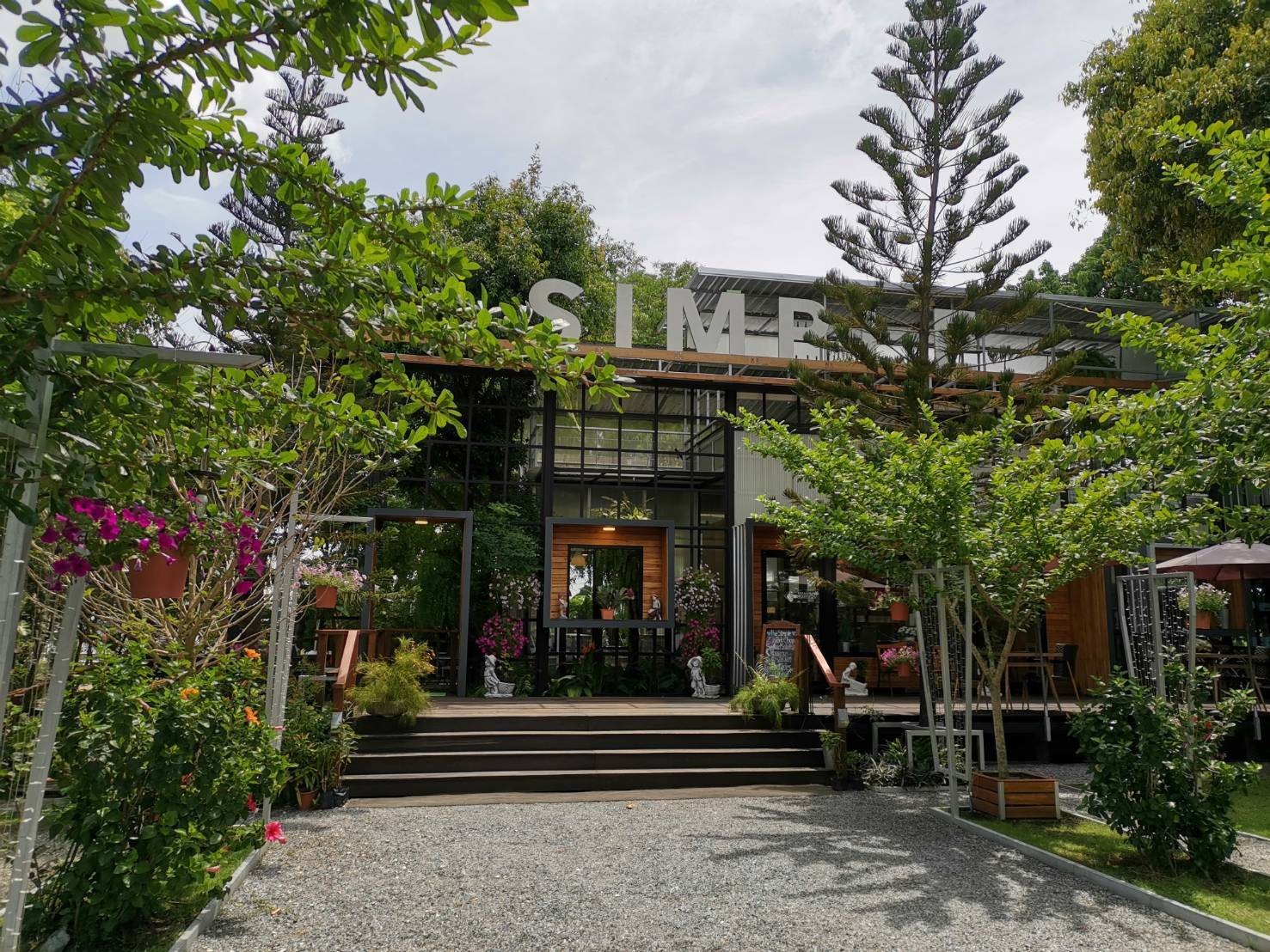 รีวิว Simple Bistro And Serve - ผ่านไป ผ่านมาหลายรอบ เพราะเร่งรีบ พอมี ...