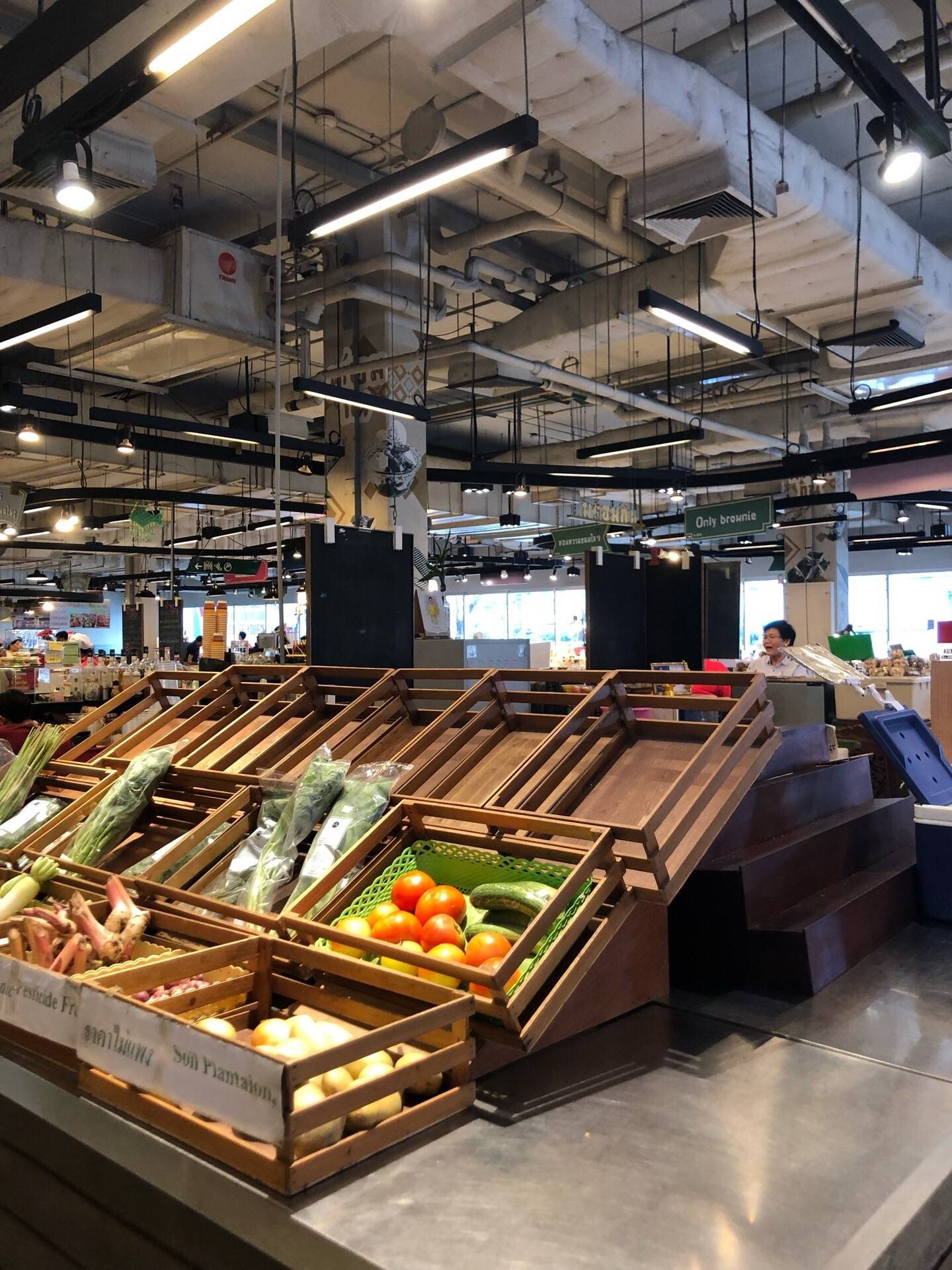 รีวิว The Nine Center Rama 9 - แวะมาบริจาคของที่ร้านปันกัน และเปิดหู ...