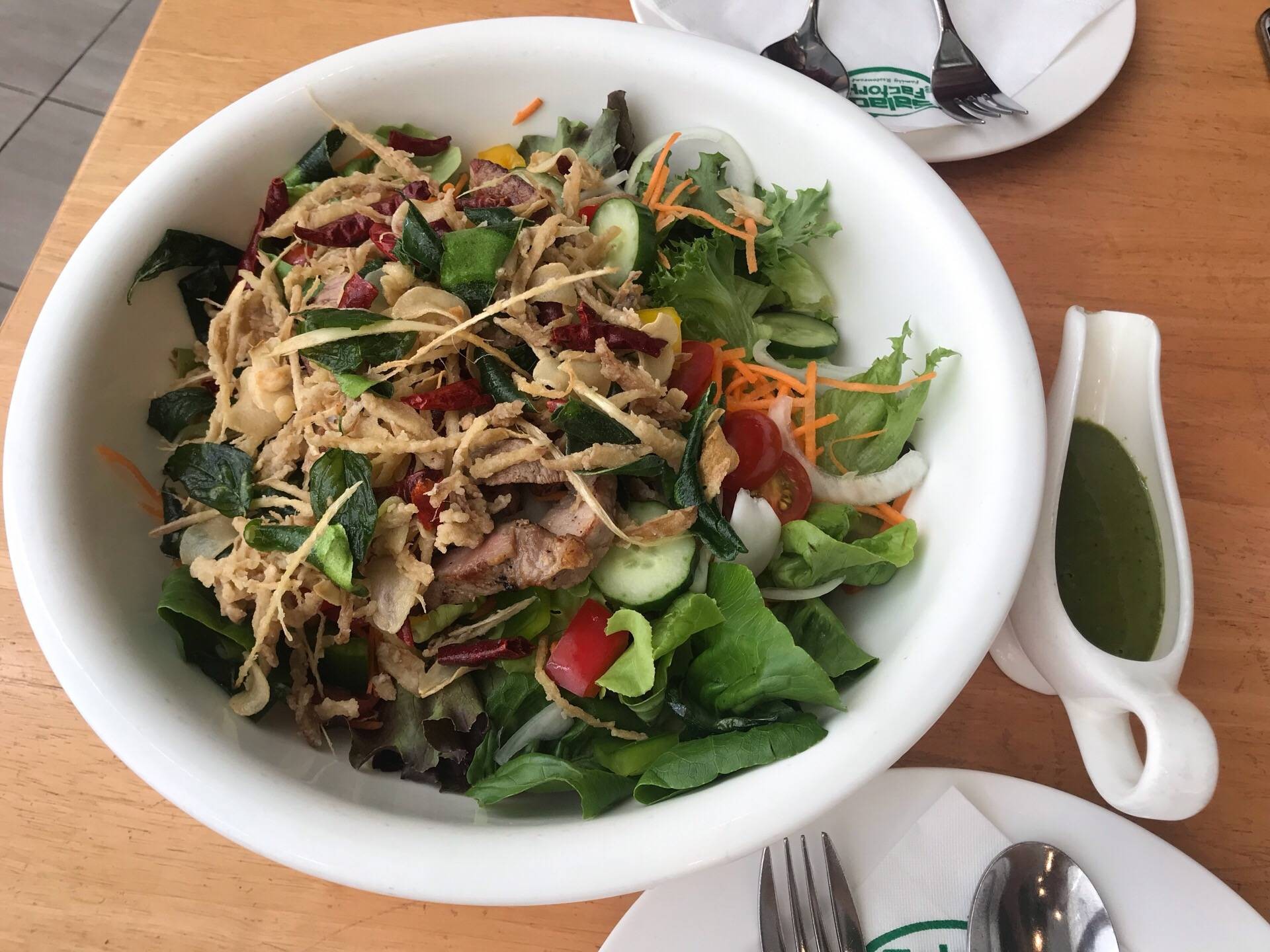 รีวิว Salad Factory บีไฮฟ์ เมืองทองธานี ชั้น 1 - อาหารเพื่อสุขภาพจานโต