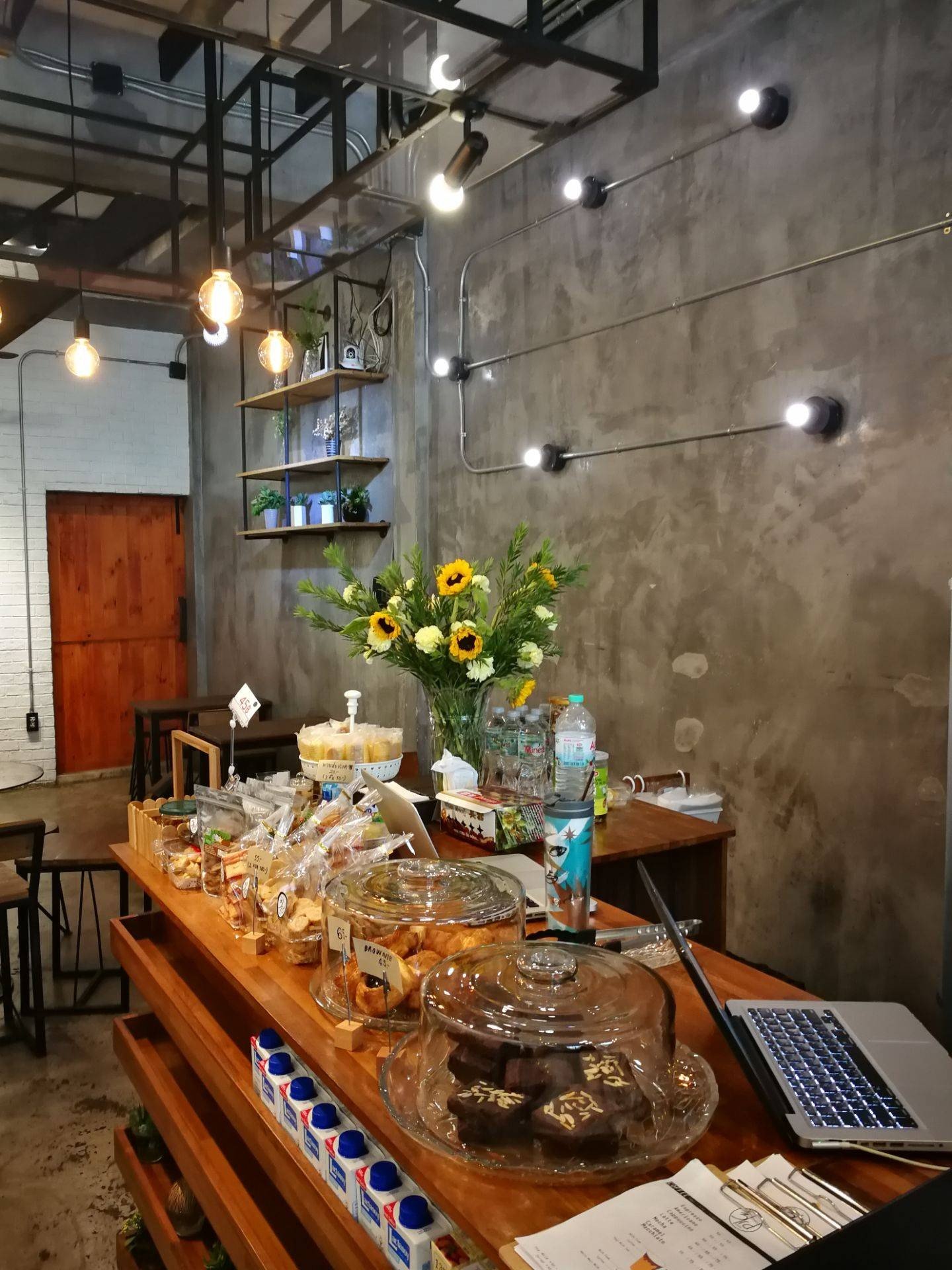 รีวิว 3rd CAFE - ร้านกาแฟเล็ก บรรยากาดีทำงานเพลินๆ
