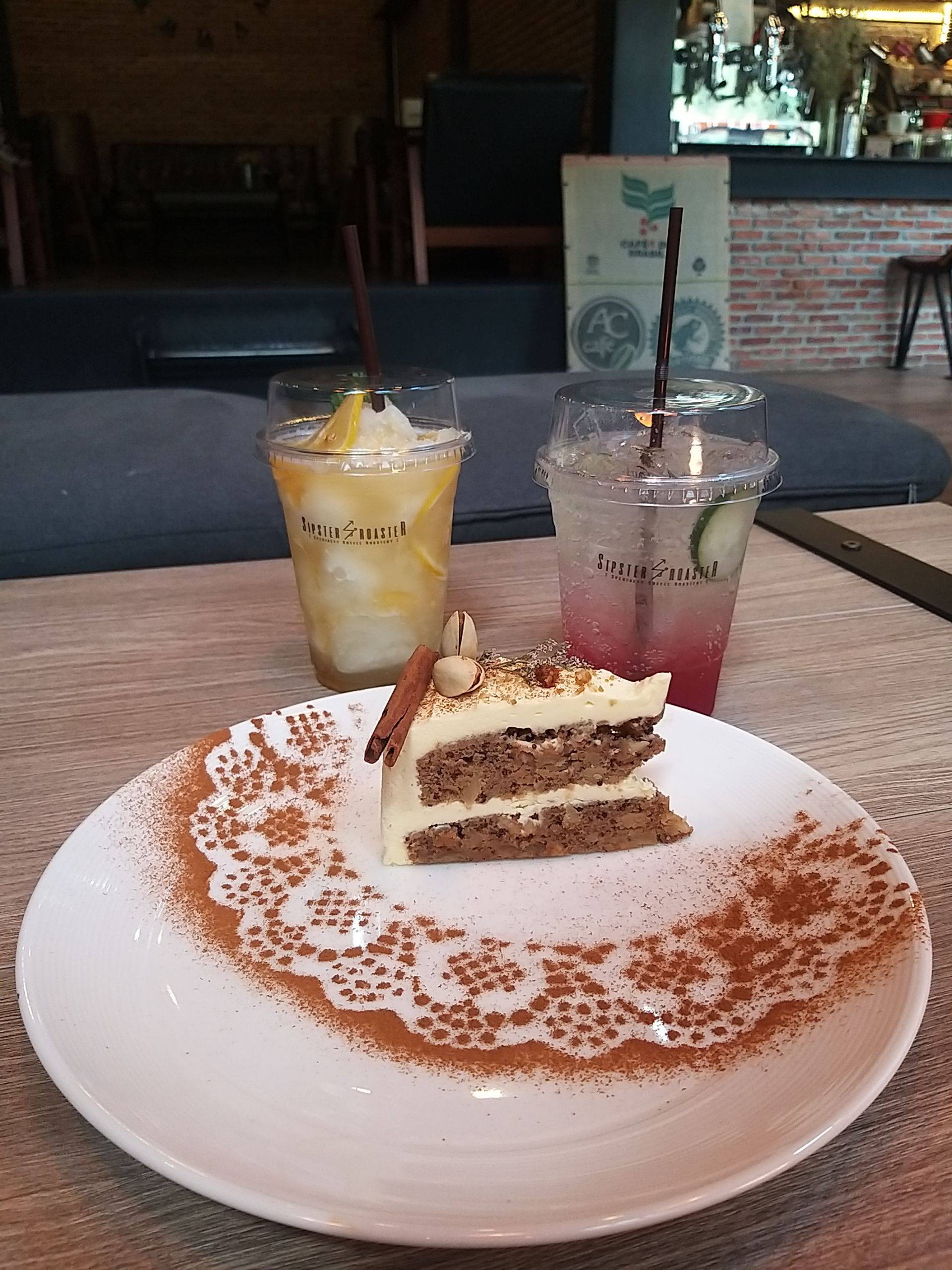 เค้กแอปเปิ้ลบานาน่า เลม่อน • อร่อยจริงคะ อร่อยทุกอย่าง ร้าน Sipster Roaster